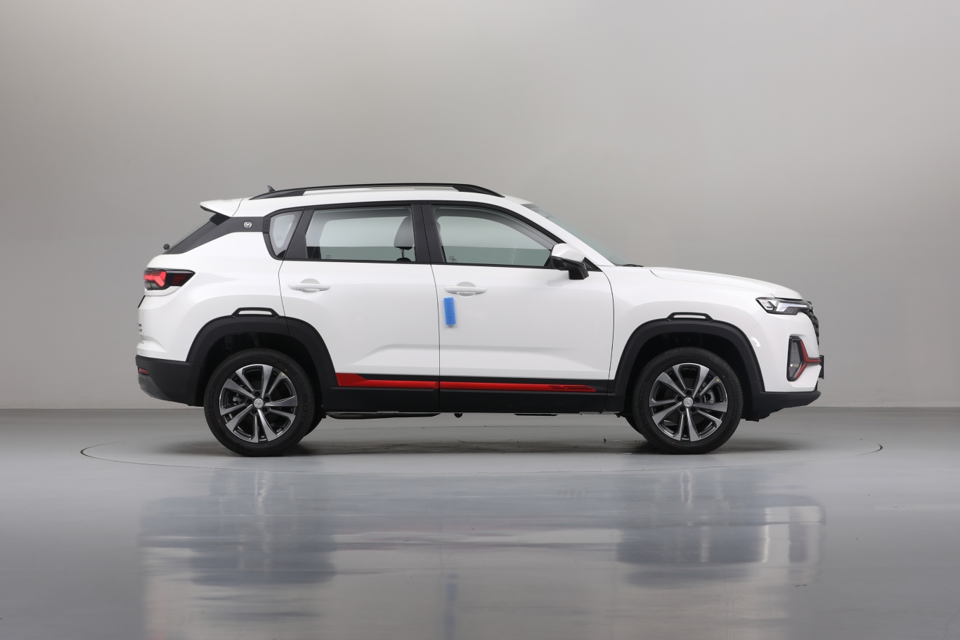 【长安CS35PLUS畅享版 蓝鲸NE 1.4T 豪华型正侧车头向右水平图片-汽车图片大全】-易车