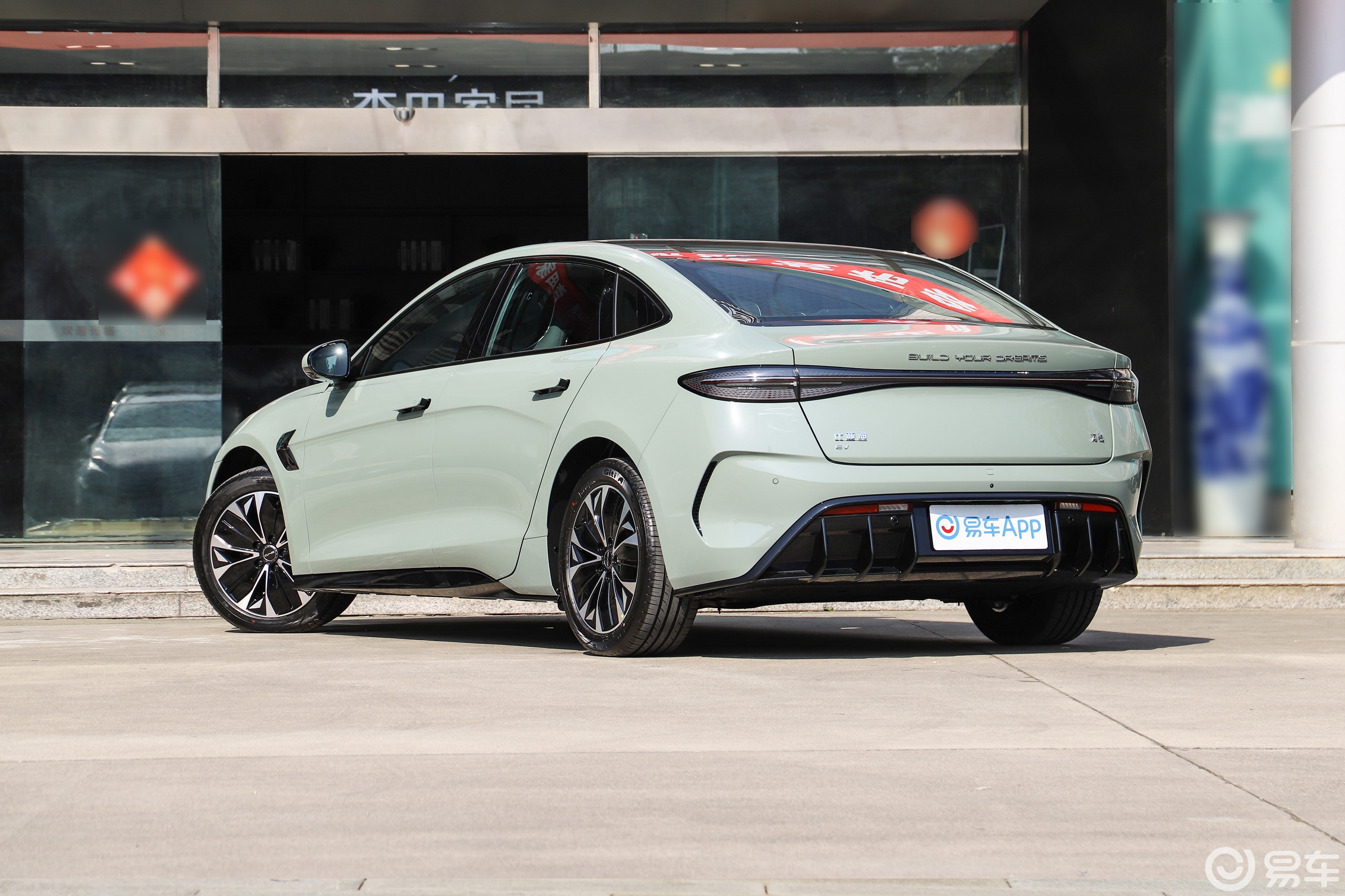 【海豹冠军版 EV 550km 后驱精英型侧后45度车头向左水平图片-汽车图片大全】-易车