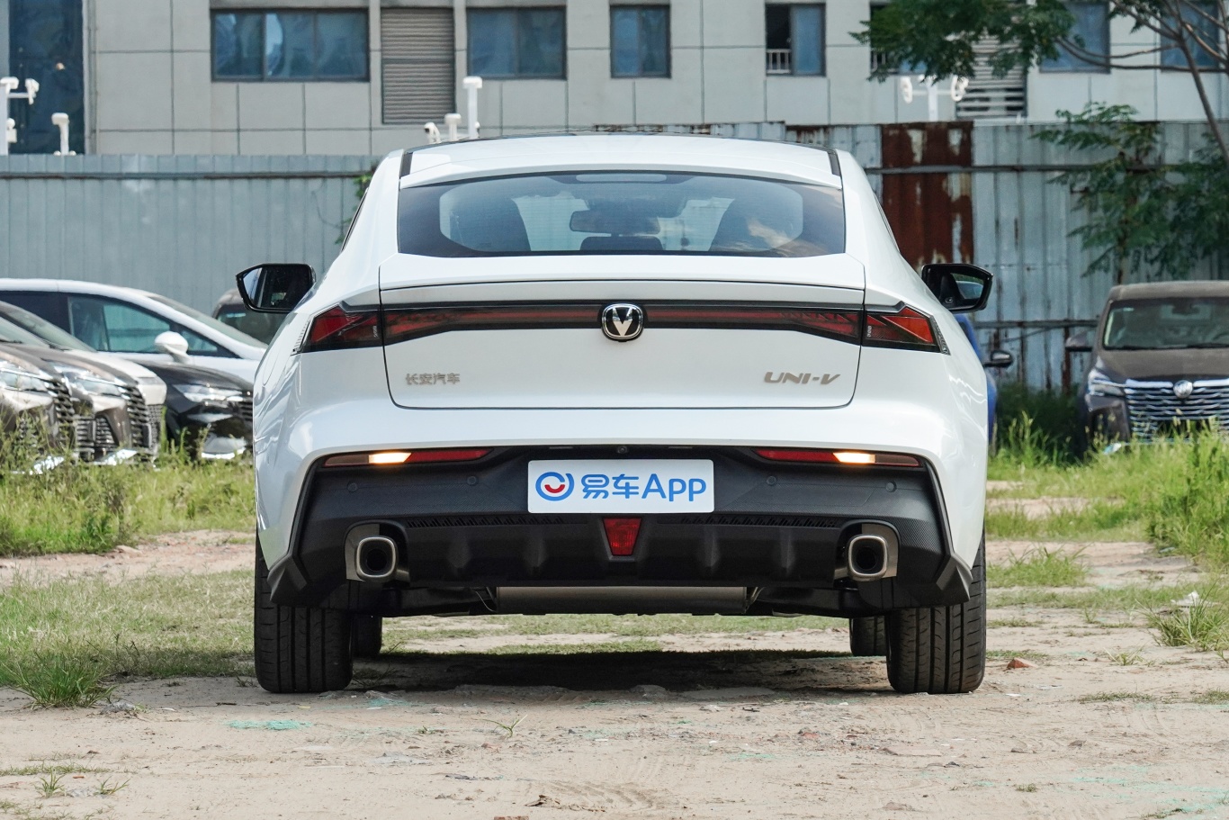 【长安UNI-V1.5T 智慧领航型正后水平图片-汽车图片大全】-易车