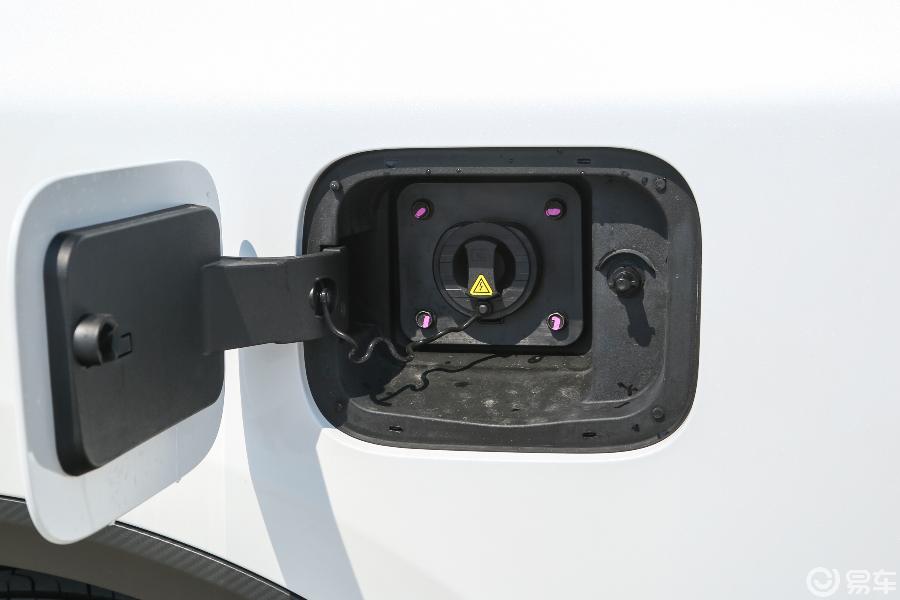 【启辰大V DD-i超混动60km iD版慢充充电口图片-汽车图片大全】-易车