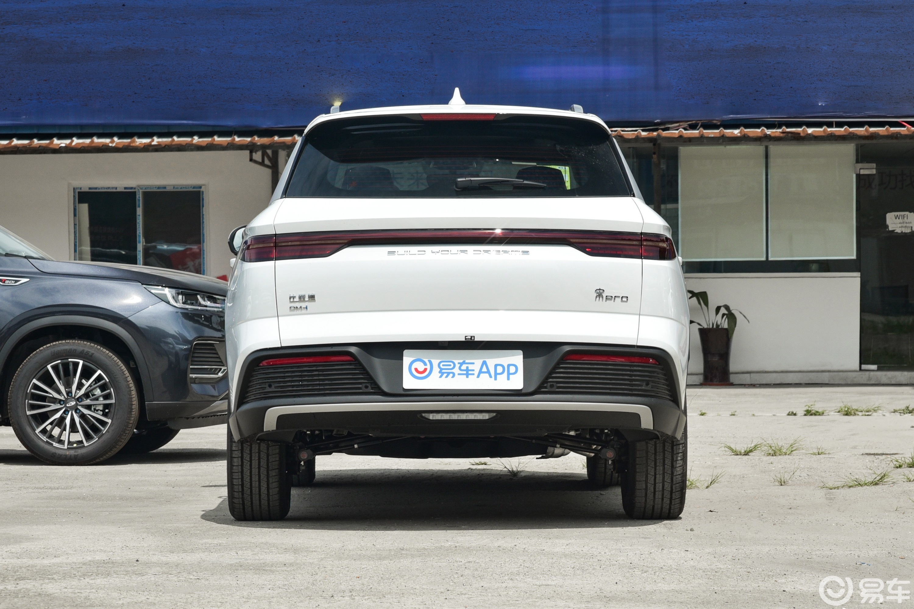 【宋Pro新能源DM-i 冠军版 1.5L 71km 领先型正后水平图片-汽车图片大全】-易车