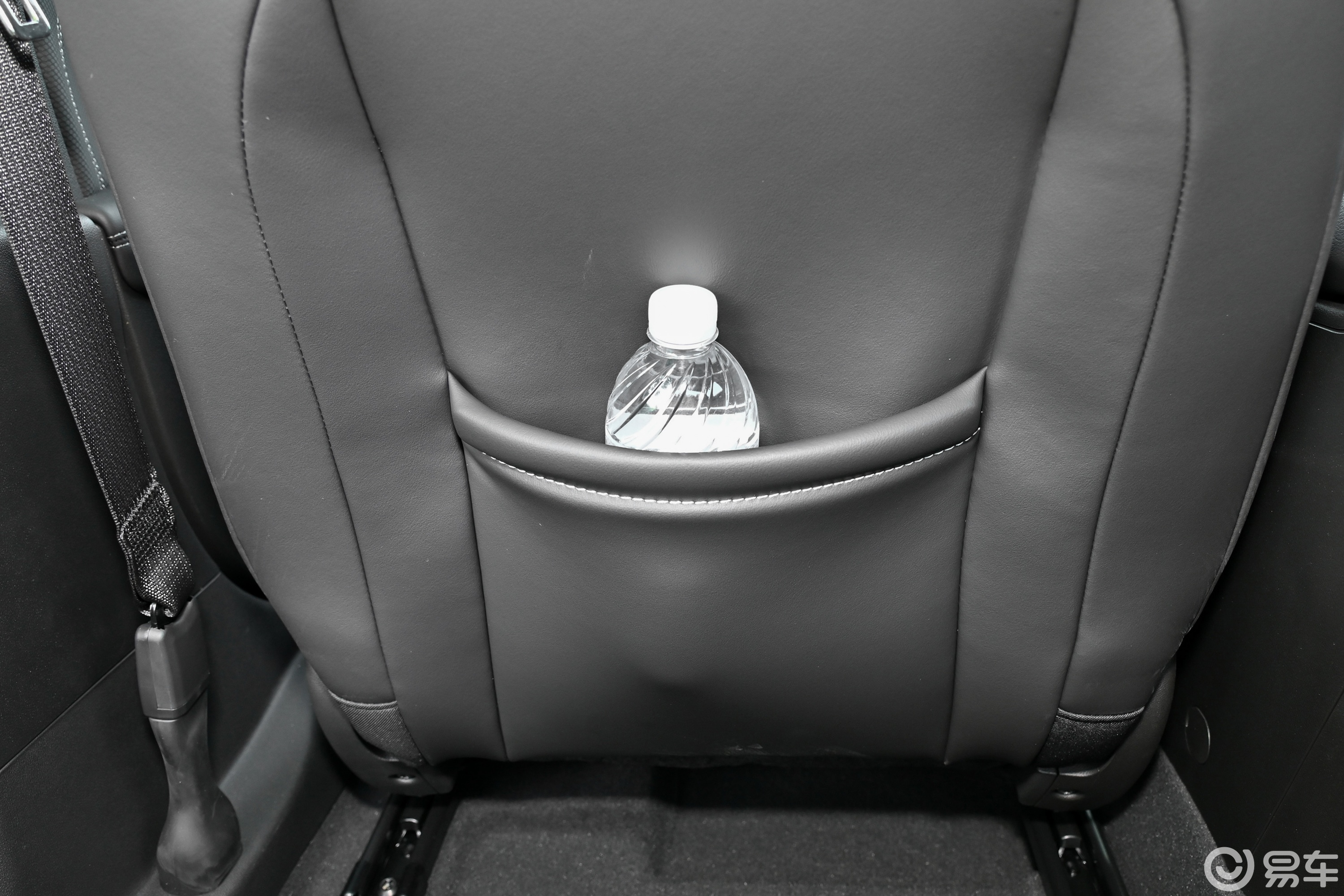 【君威25T 超享版后排空间图片-汽车图片大全】-易车