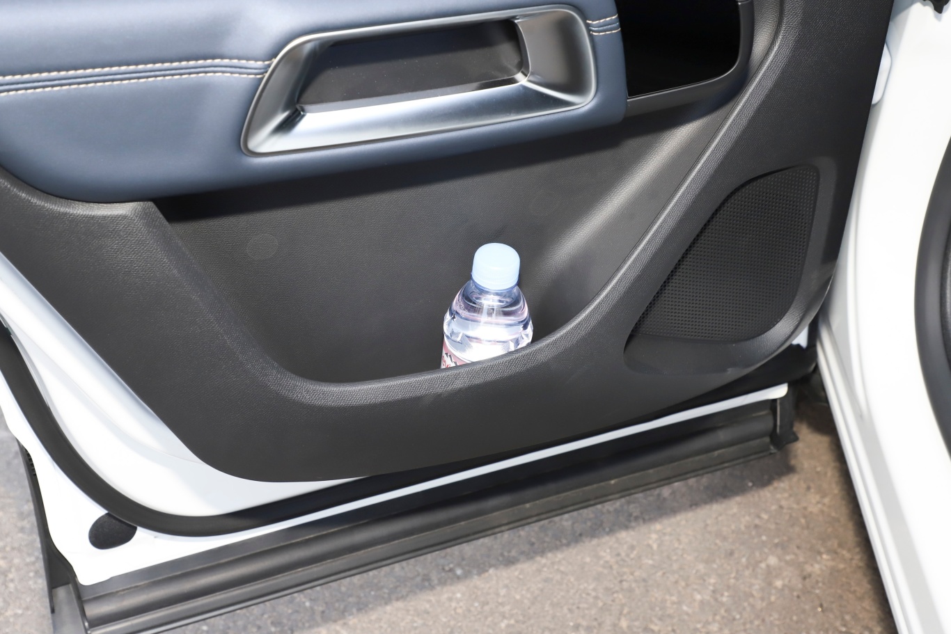 【天逸 C5 AIRCROSS400THP 纵擎版后排空间图片-汽车图片大全】-易车