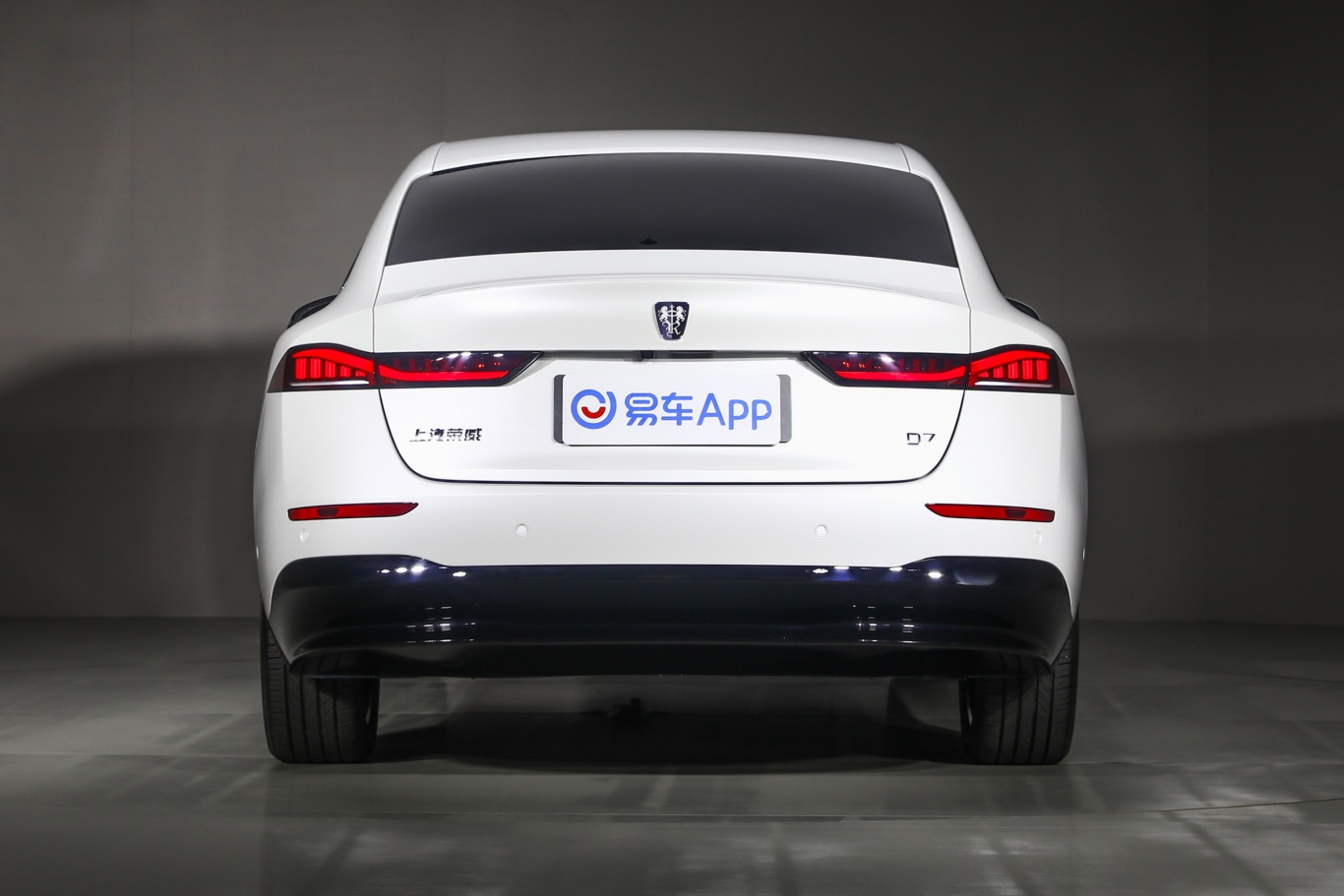 【荣威D7纯电动 610km 后驱旗舰版正后水平图片-汽车图片大全】-易车