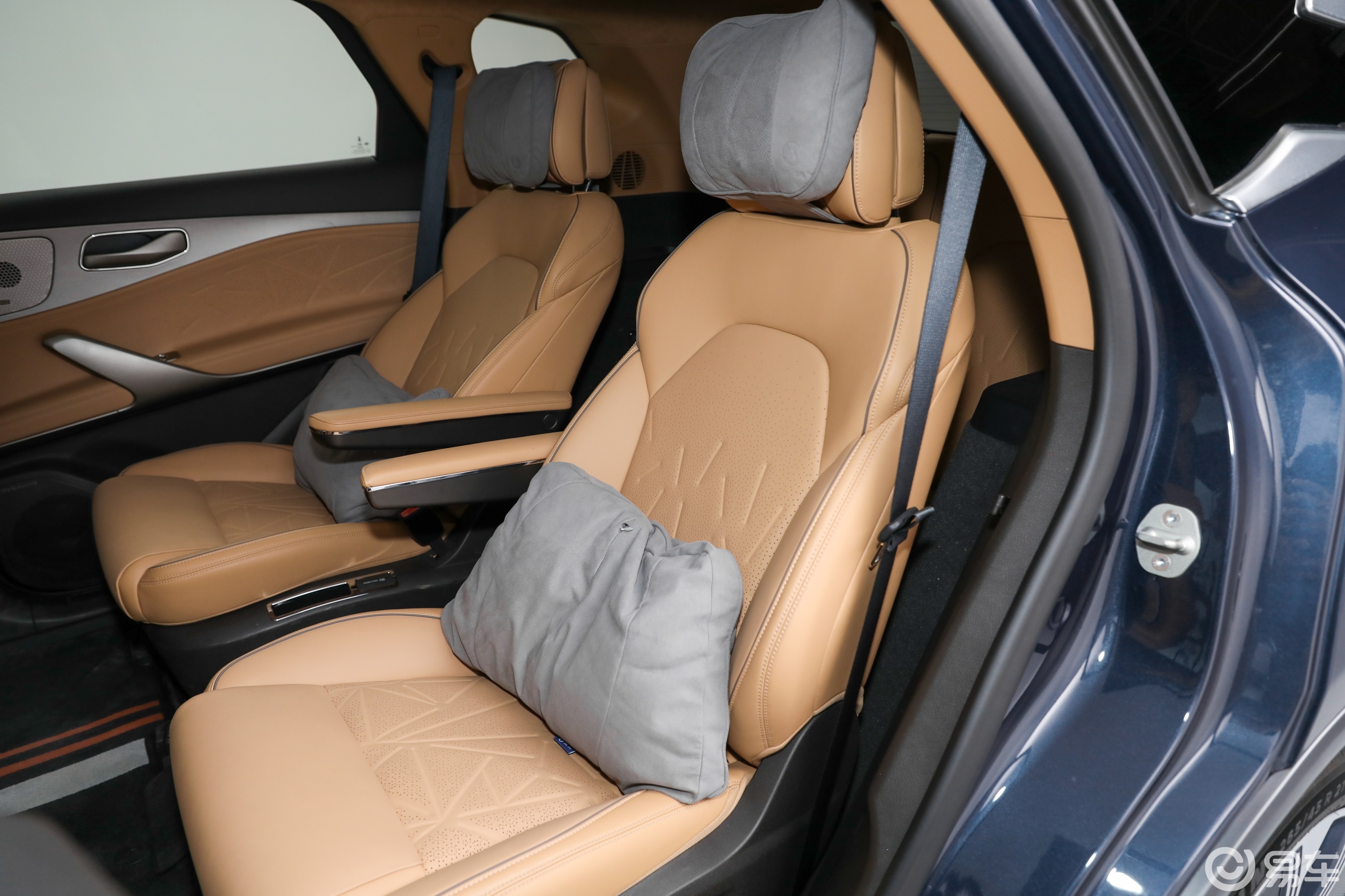 【腾势N8插电混动 1.5T 216km 旗舰版 6座后备厢图片-汽车图片大全】-易车