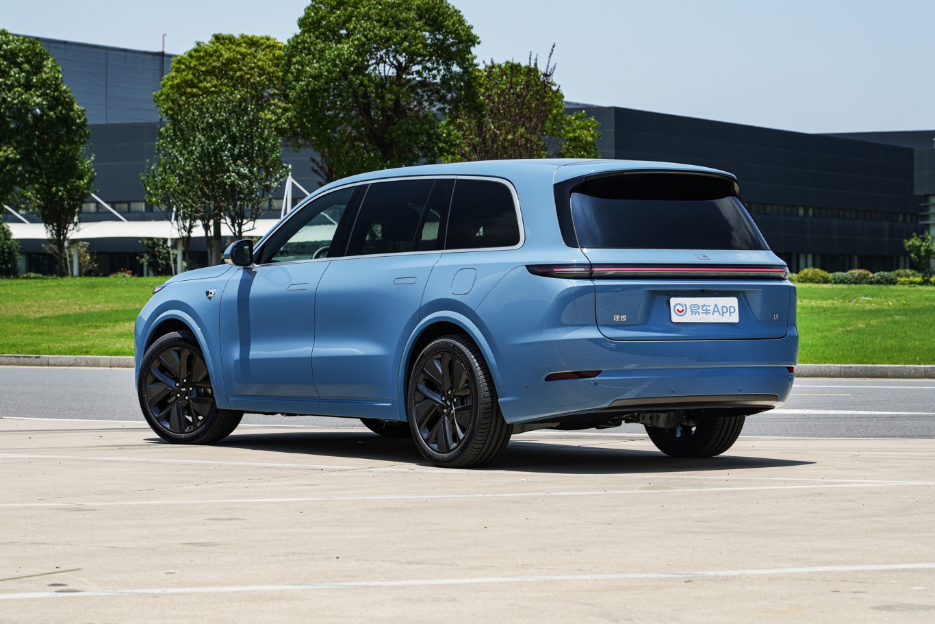 【理想L9L9 Pro侧后45度车头向左水平图片-汽车图片大全】-易车