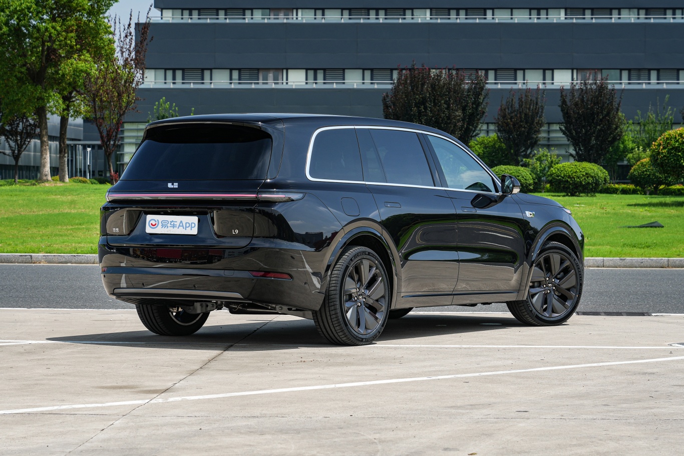 【理想L9L9 Pro侧后45度车头向右水平图片-汽车图片大全】-易车
