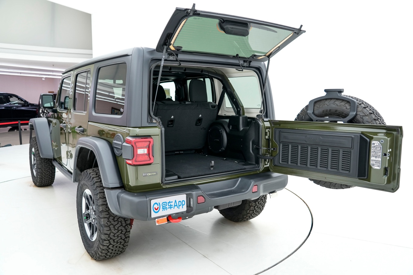 【牧马人3.0T 罗宾汉四门版 柴油后备厢开启45度侧拍图片-汽车图片大全】-易车