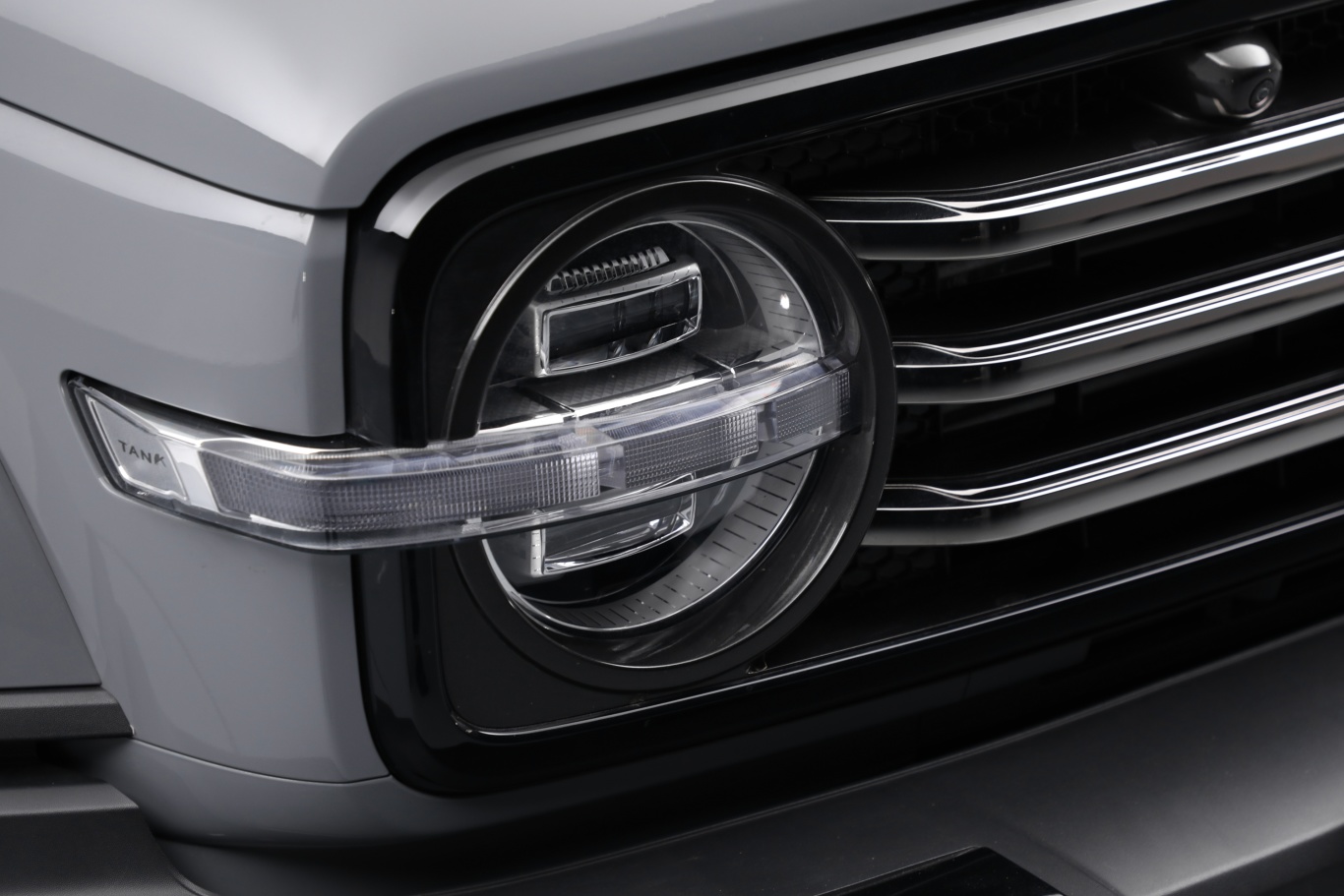 【坦克3002.0T 穿越者大灯侧45度俯拍图片-汽车图片大全】-易车