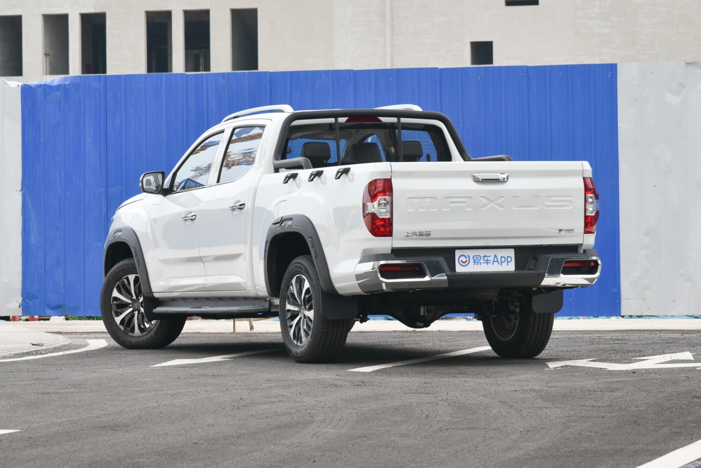 【上汽大通MAXUS 星际R2.0T 手动两驱长箱豪华版 柴油侧后45度车头向左水平图片-汽车图片大全】-易车