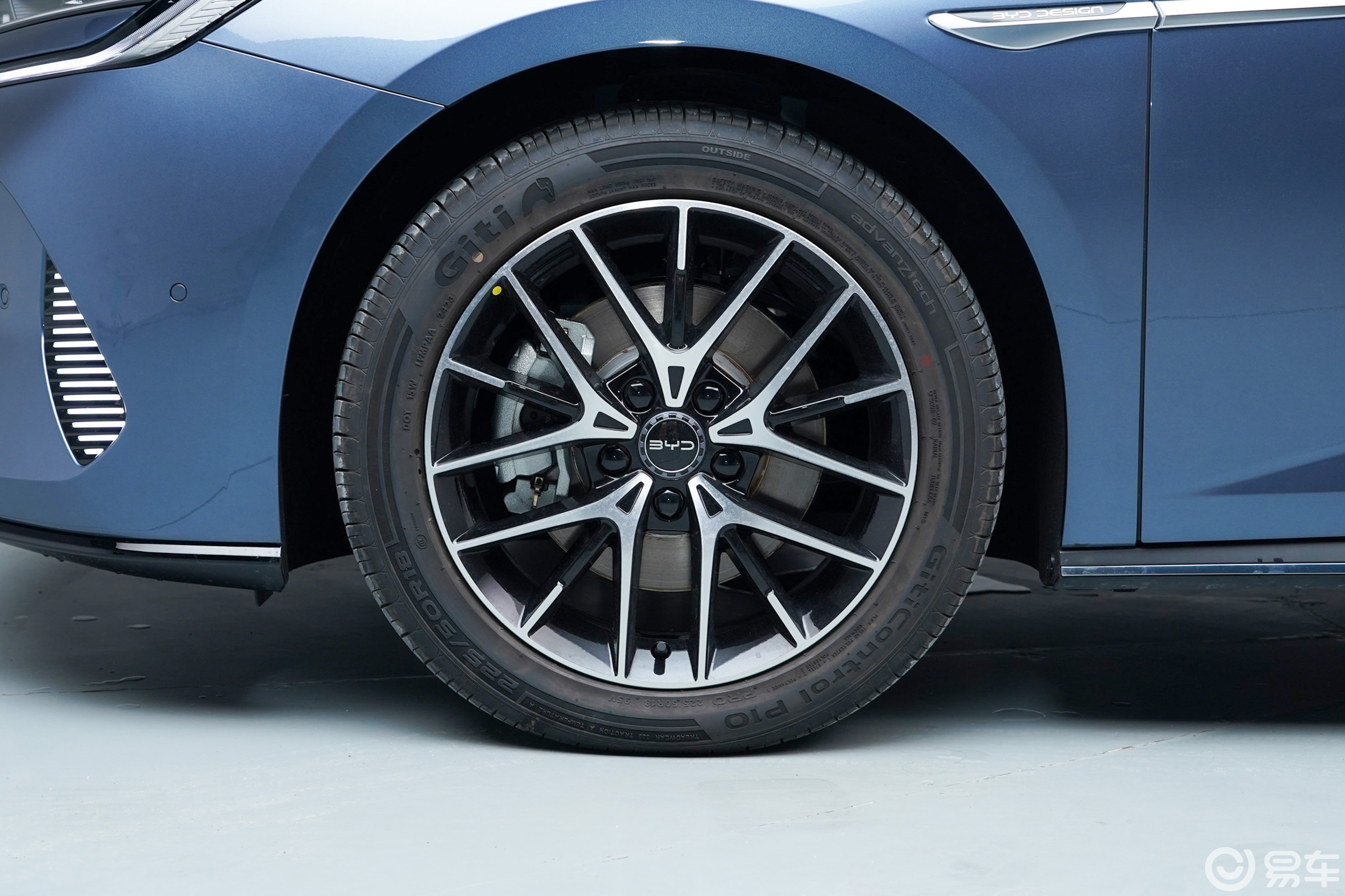 【海豹DM-i 1.5T 121km 旗舰型前轮毂造型图片-汽车图片大全】-易车