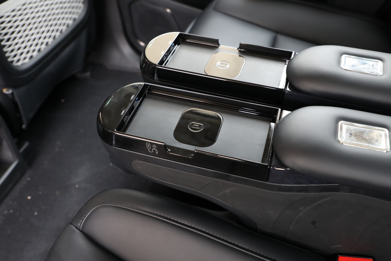 【远志M1改款 450km 头等舱 4座后排功能图片-汽车图片大全】-易车