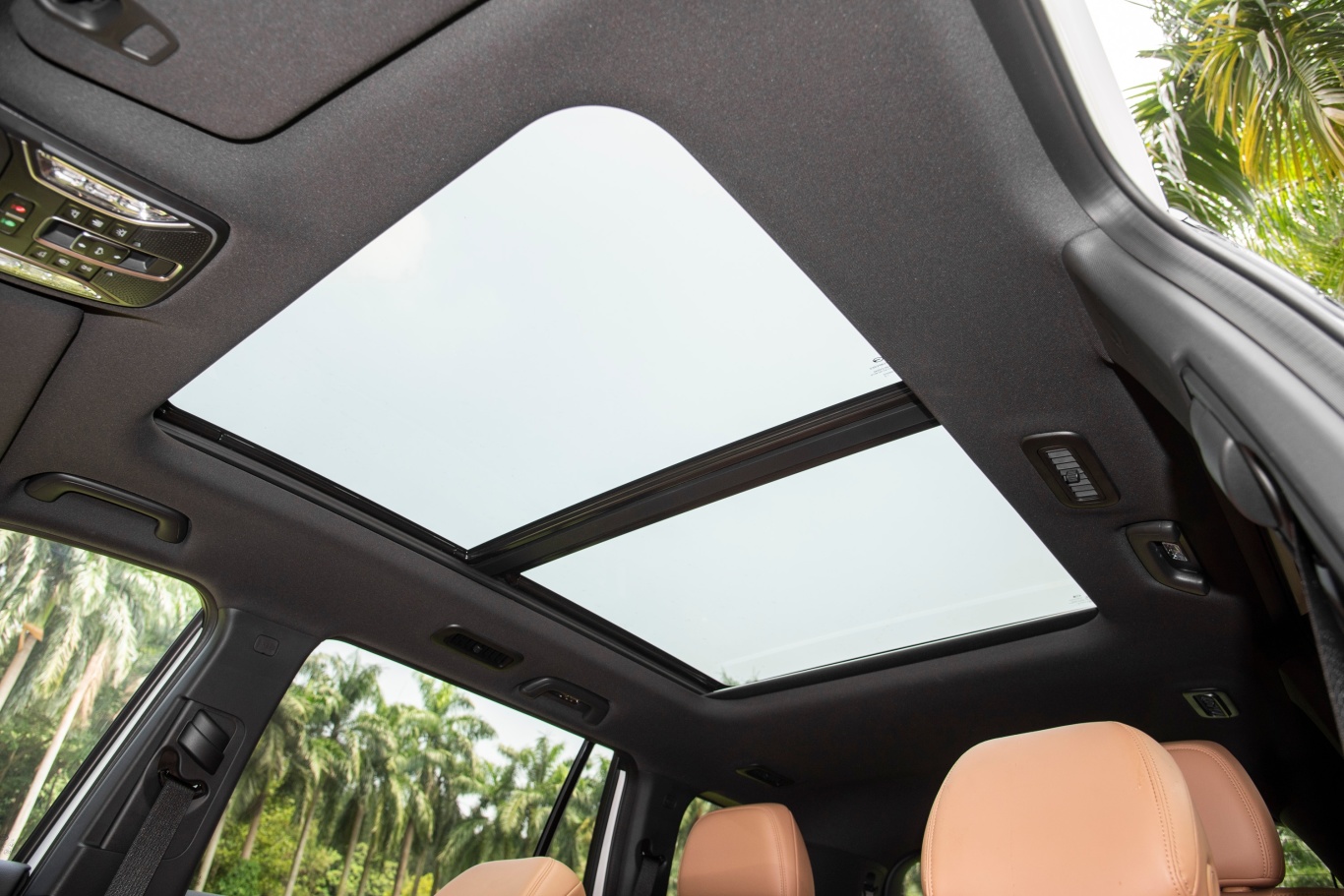 【传祺ES9旅行者 2.0T 143km Pro 6座天窗内拍关闭图片-汽车图片大全】-易车