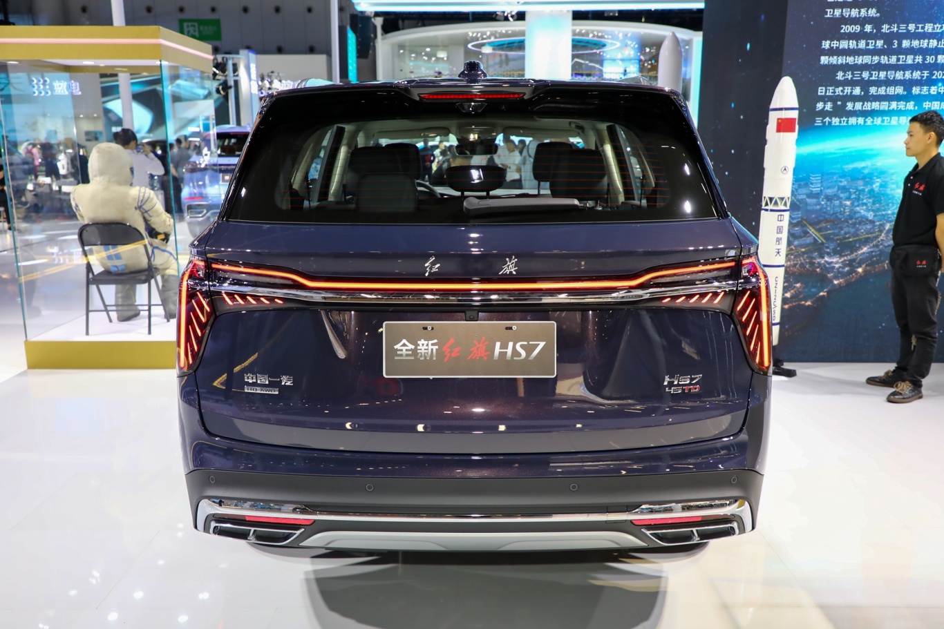 【红旗HS72.0T 四驱旗畅版 7座图片-汽车图片大全】-易车