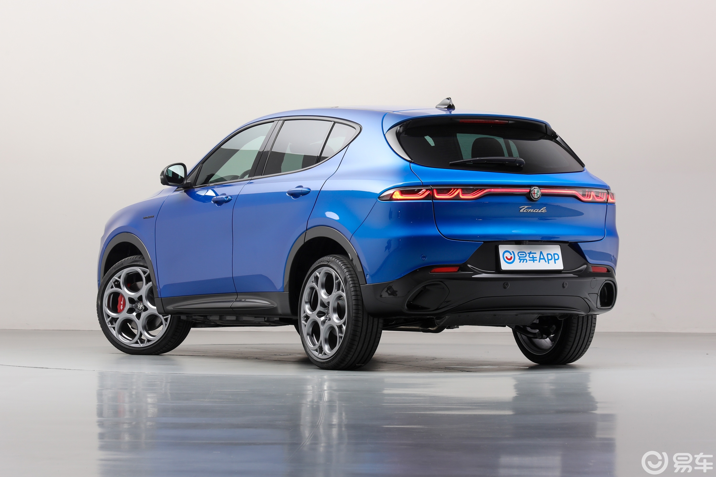 【Tonale托纳利2.0T Veloce 赛道版侧后45度车头向左水平图片-汽车图片大全】-易车