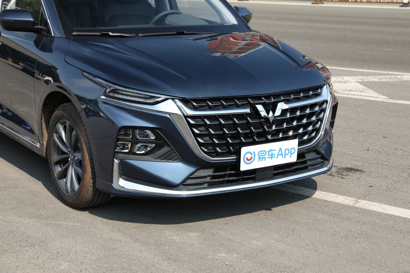 【五菱凯捷280T CVT超越型前格栅侧俯拍图片-汽车图片大全】-易车