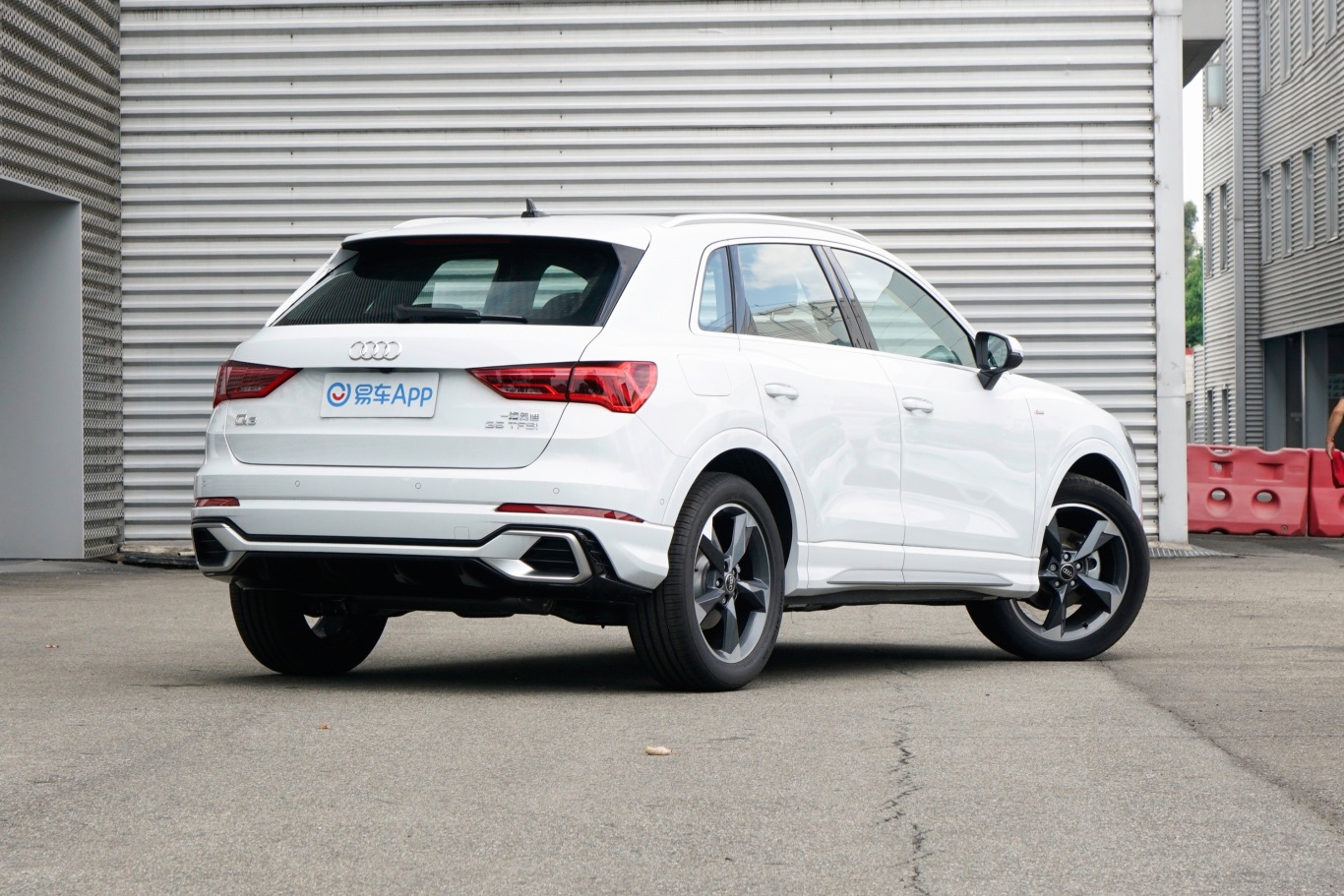 【奥迪Q335 TFSI 时尚动感型侧后45度车头向右水平图片-汽车图片大全】-易车