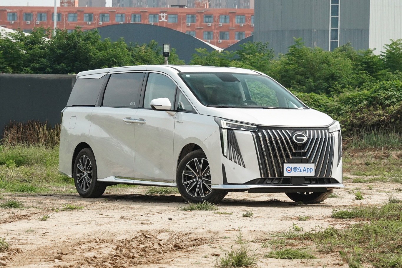 【传祺M8大师系列 2.0T 尊贵版 7座侧前45度车头向右水平图片-汽车图片大全】-易车