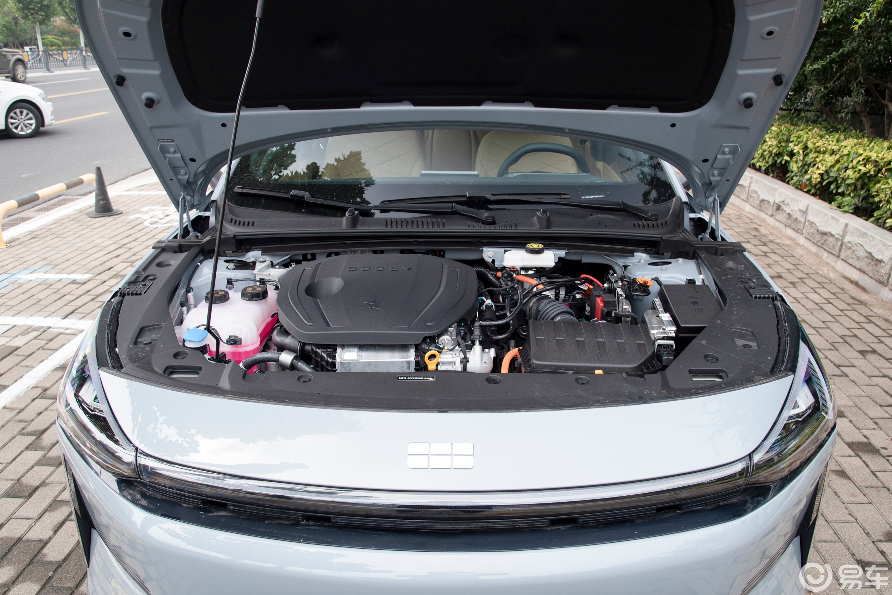 【银河L61.5T 125km MAX发动机舱整体图片-汽车图片大全】-易车