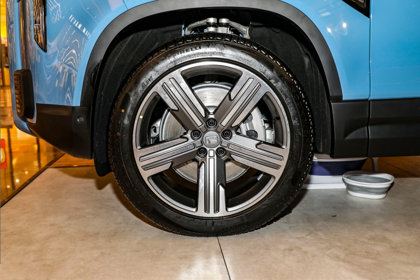 【极石011.5T 235km 尊享版 6座前轮毂造型图片-汽车图片大全】-易车