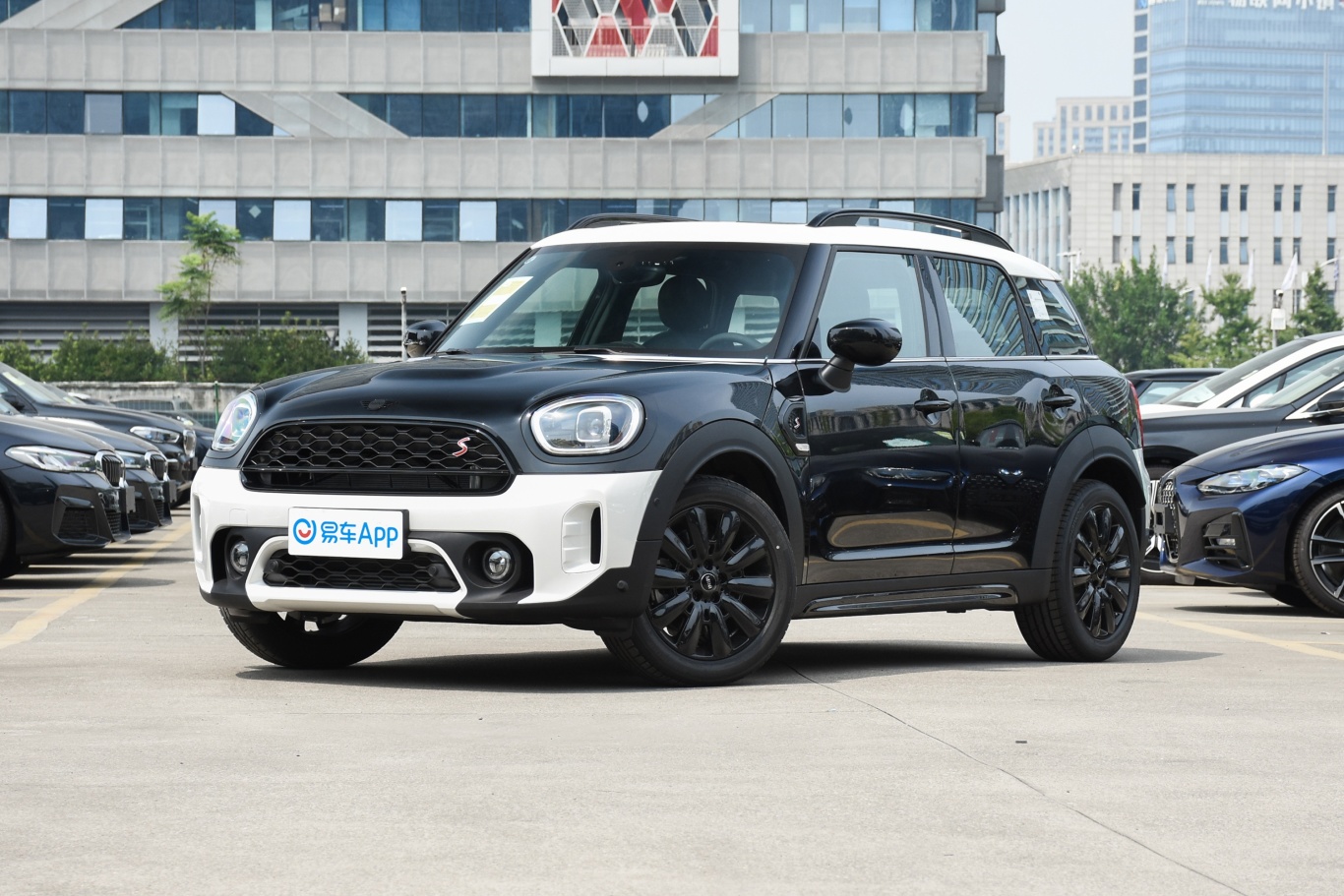 【MINI COUNTRYMAN2.0T COOPER S ALL4 留白特别版侧前45度车头向左水平图片-汽车图片大全】-易车