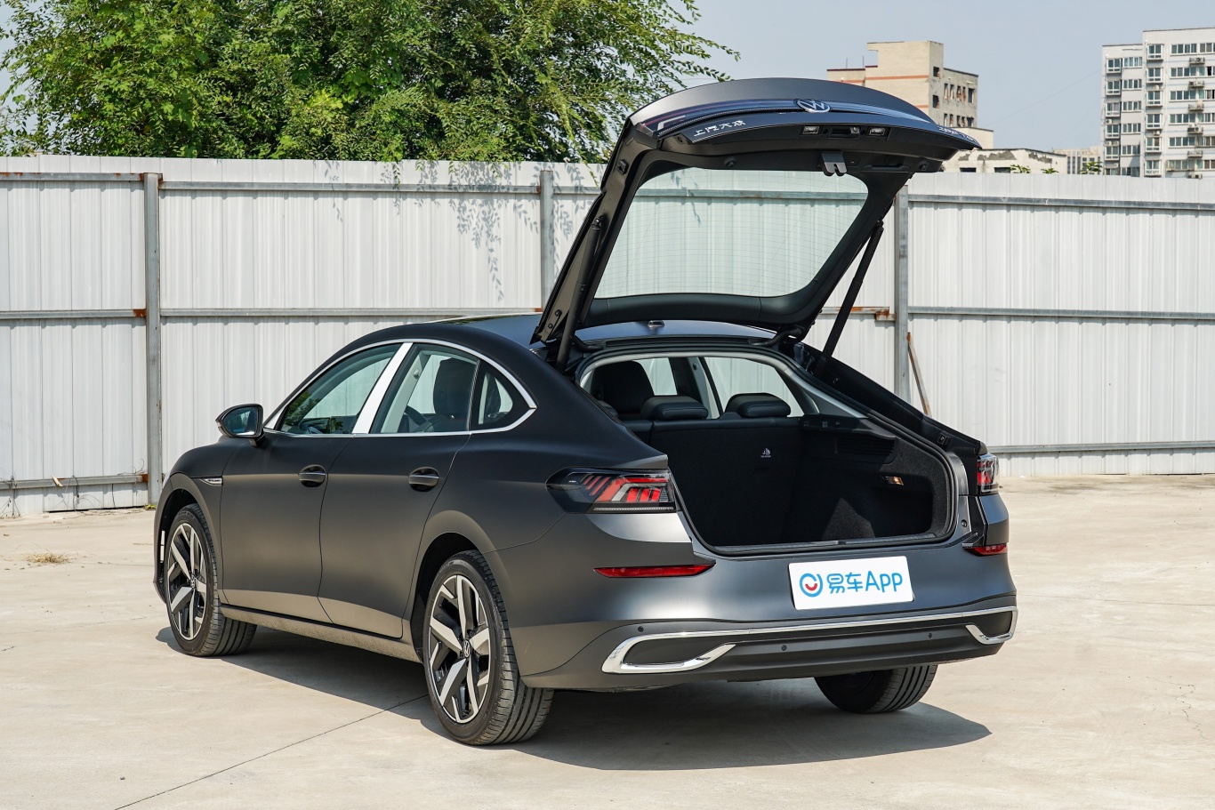 【凌渡凌渡L 280TSI 酷辣版后备厢开启45度侧拍图片-汽车图片大全】-易车