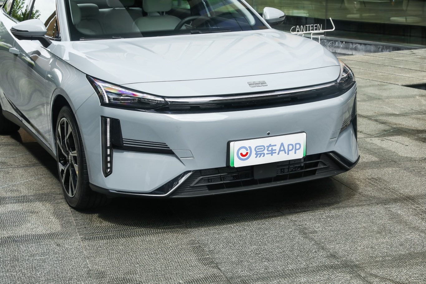 【银河L61.5T 125km 星舰前格栅侧俯拍图片-汽车图片大全】-易车