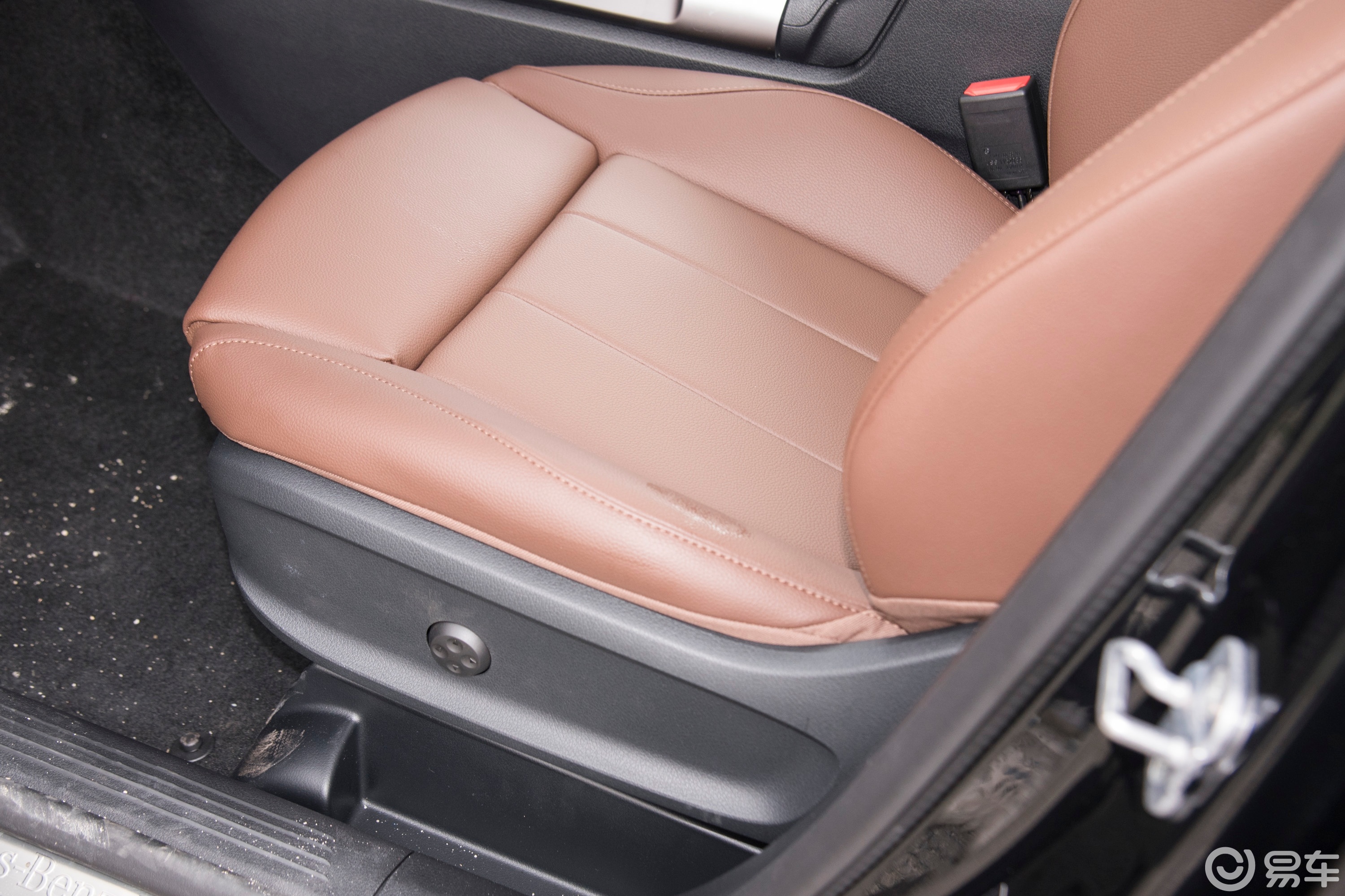 【奔驰GLBGLB 200 动感型 5座主驾驶位图片-汽车图片大全】-易车