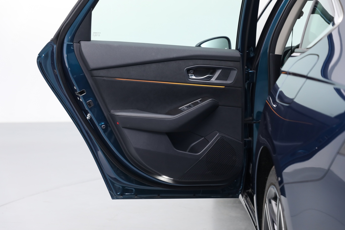 【雅阁 e:PHEV2.0L 82km 旗舰版后排功能图片-汽车图片大全】-易车