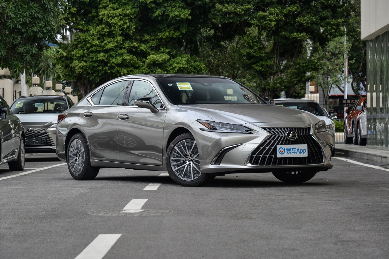 【雷克萨斯ES260 尊享版侧前45度车头向右水平图片-汽车图片大全】-易车