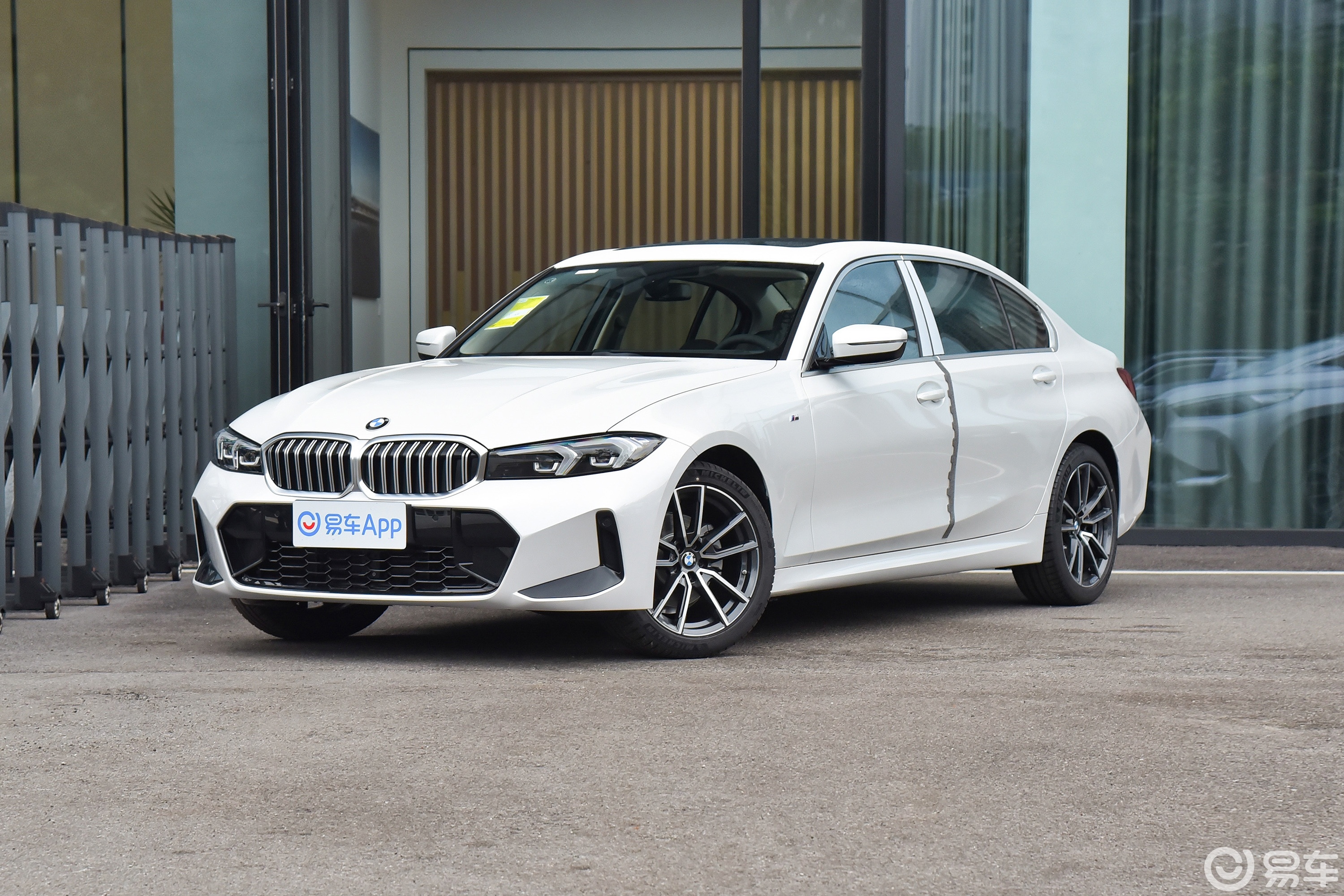 【宝马3系320Li M运动套装侧前45度车头向左水平图片-汽车图片大全】-易车