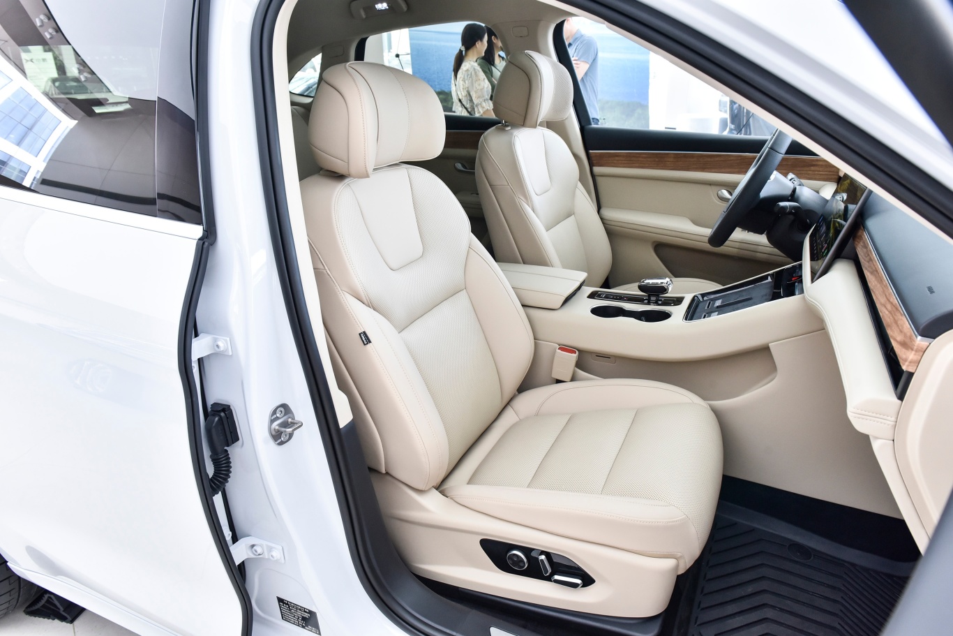 【问界M5纯电版 620km 后驱标准版副驾驶座椅图片-汽车图片大全】-易车