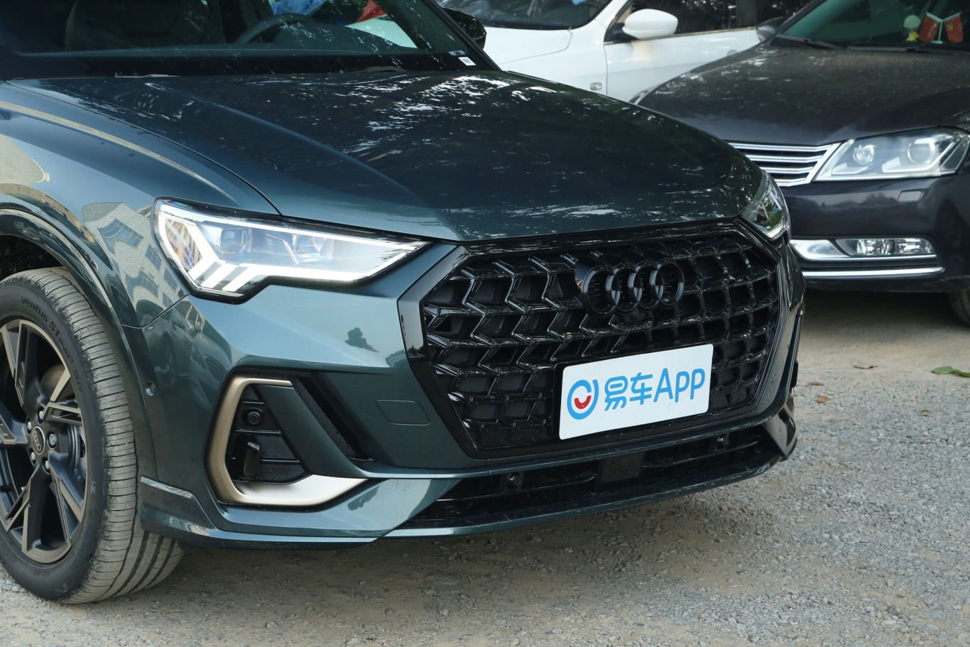 【奥迪Q335 TFSI RS套件燃速型前格栅侧俯拍图片-汽车图片大全】-易车