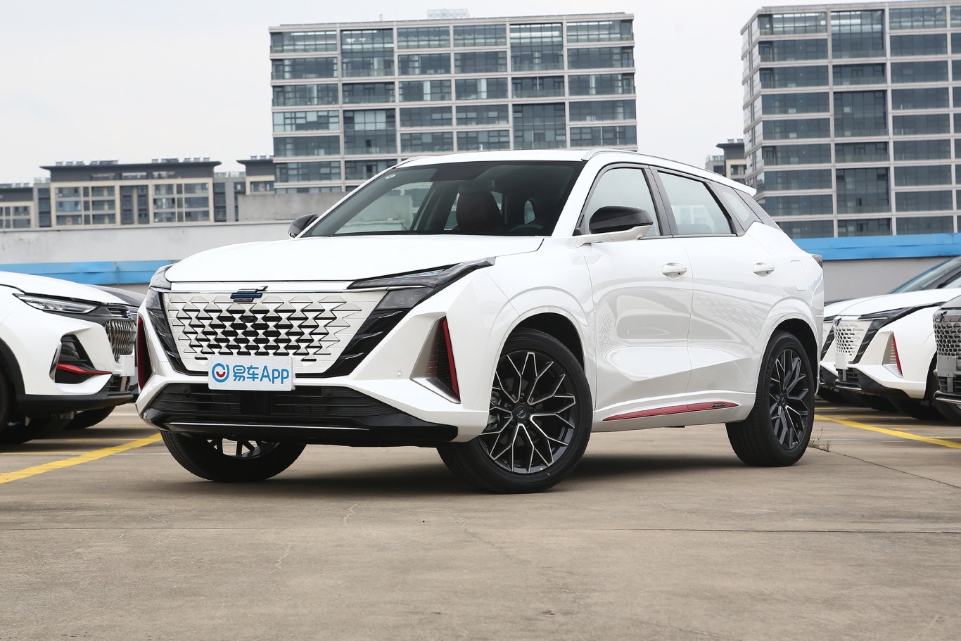 【长安欧尚Z61.5T 双离合智酷型侧前45度车头向左水平图片-汽车图片大全】-易车