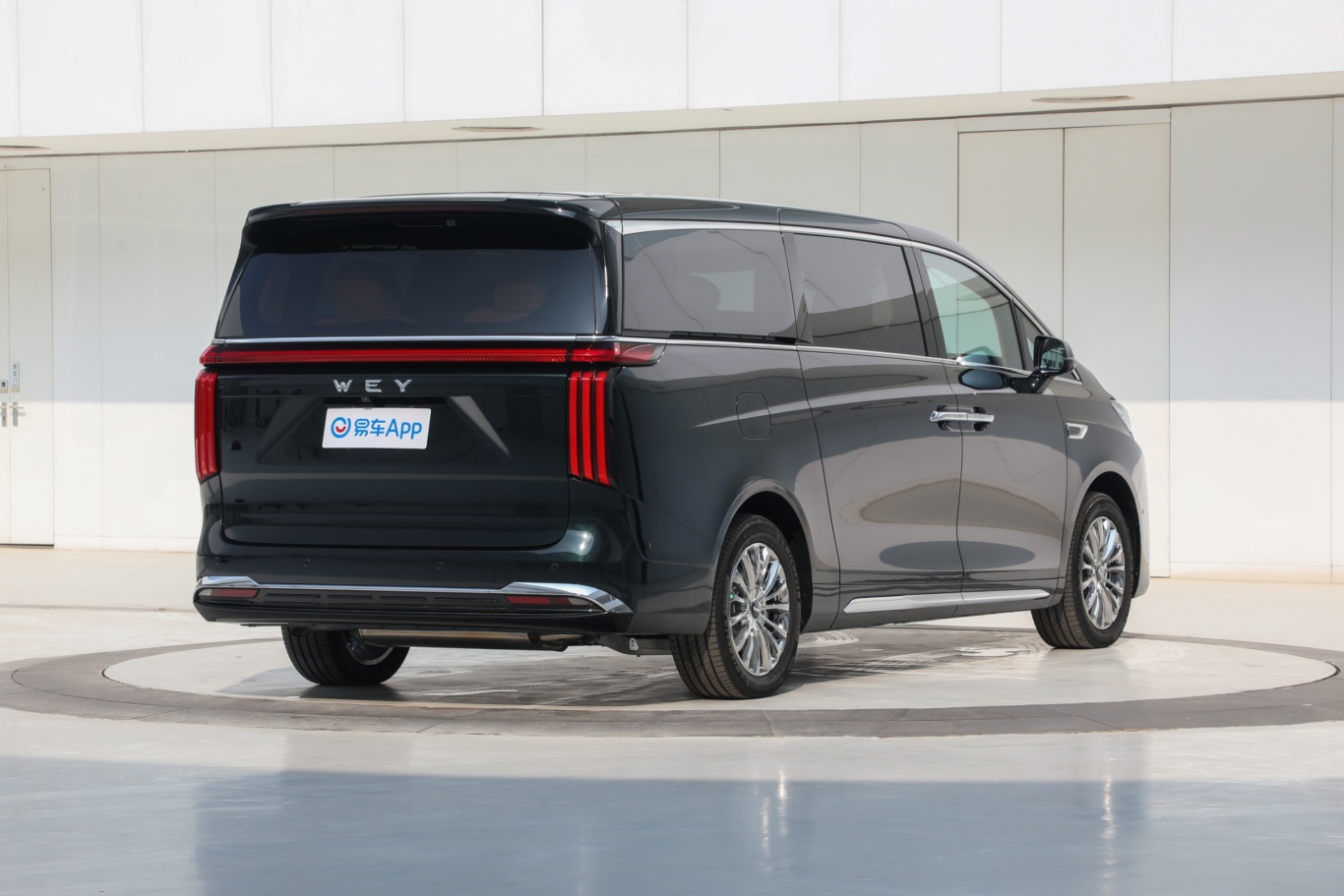 【魏牌高山1.5T 170km 四驱行政加长版 6座侧后45度车头向右水平图片-汽车图片大全】-易车