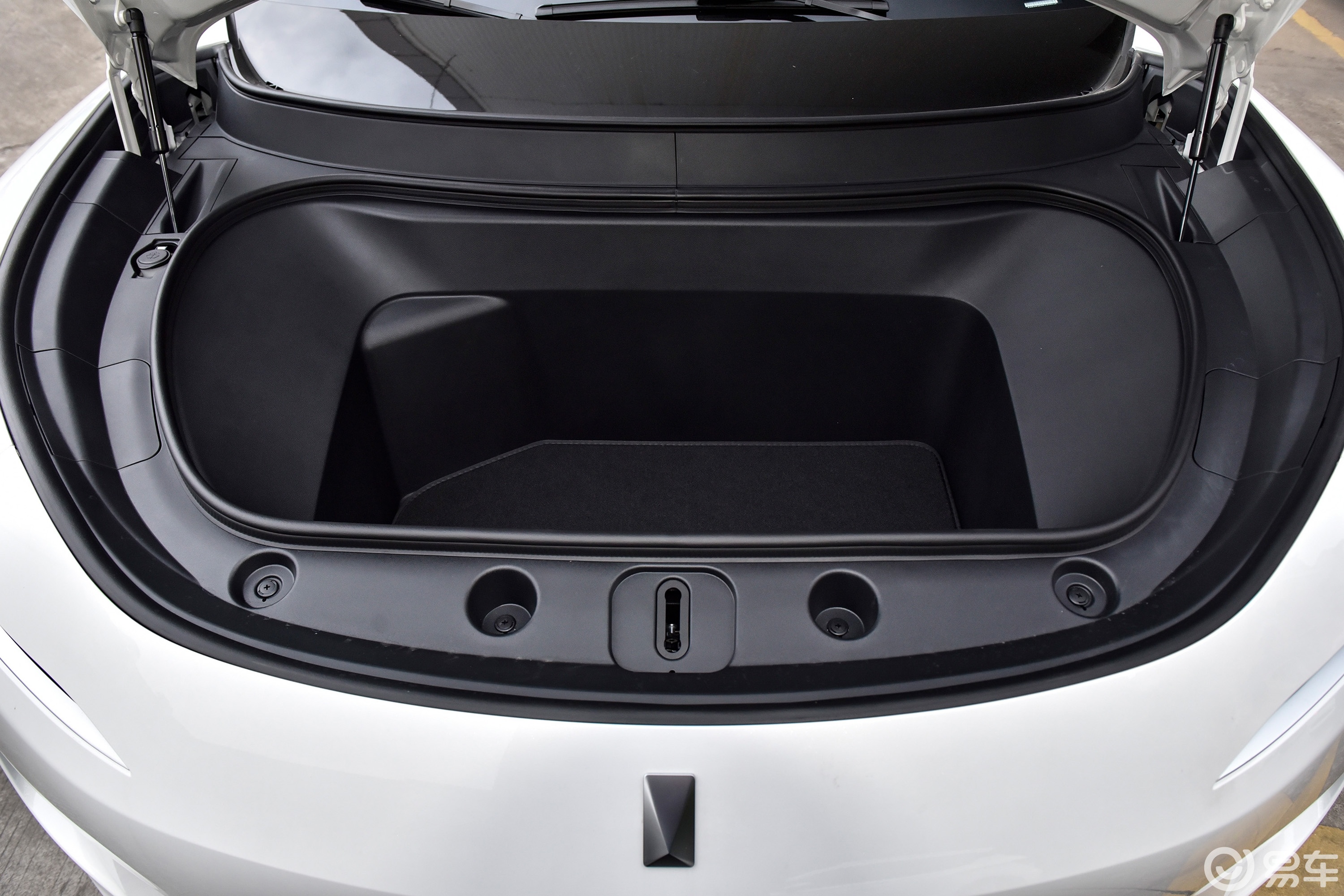 【阿维塔11鸿蒙版 730km 后驱版 5座动力底盘图片-汽车图片大全】-易车