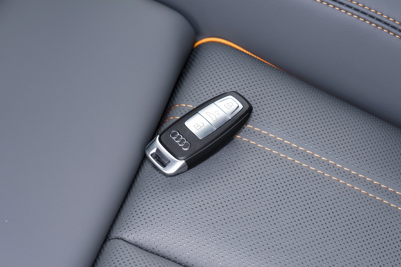 【奥迪Q4 e-tron40 e-tron 创境版钥匙正面图片-汽车图片大全】-易车