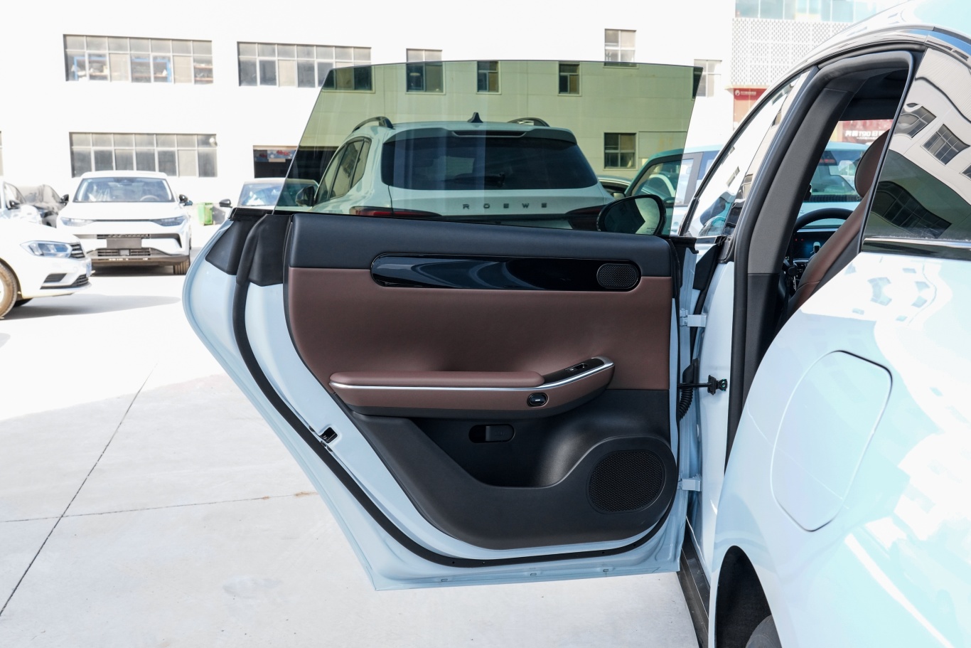 【零跑C01增程版 1.5L 316km 舒享版驾驶员侧后车门图片-汽车图片大全】-易车