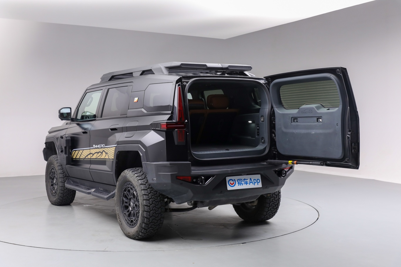 【猛士917增程式 156km 创始版后备厢开启45度侧拍图片-汽车图片大全】-易车