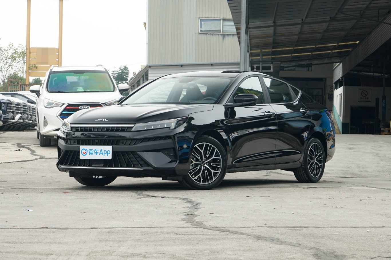 【江淮A5 PLUS1.5T CVT尊贵PLUS型侧前45度车头向左水平图片-汽车图片大全】-易车