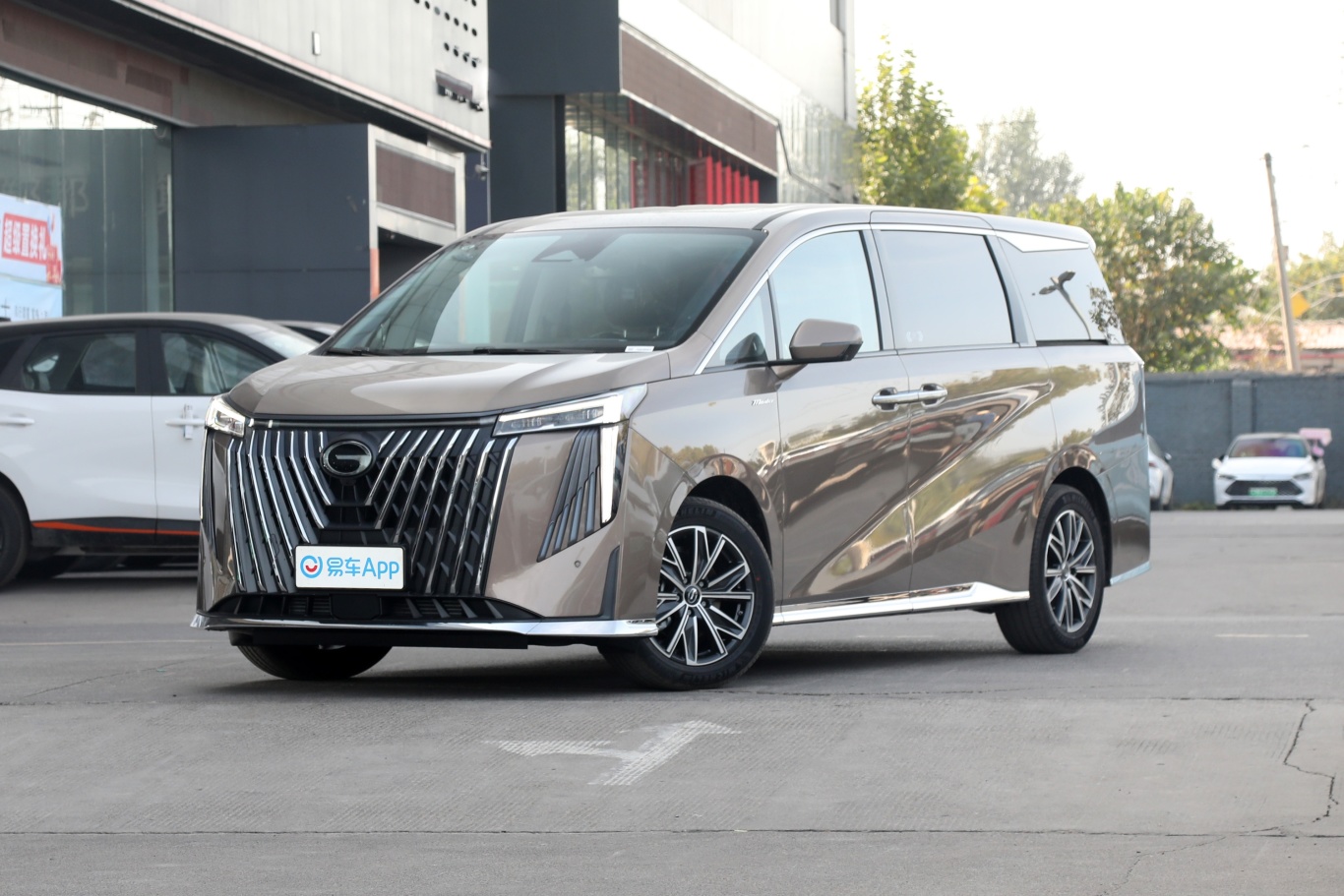 【传祺M8大师系列 2.0T 至尊版 7座侧前45度车头向左水平图片-汽车图片大全】-易车