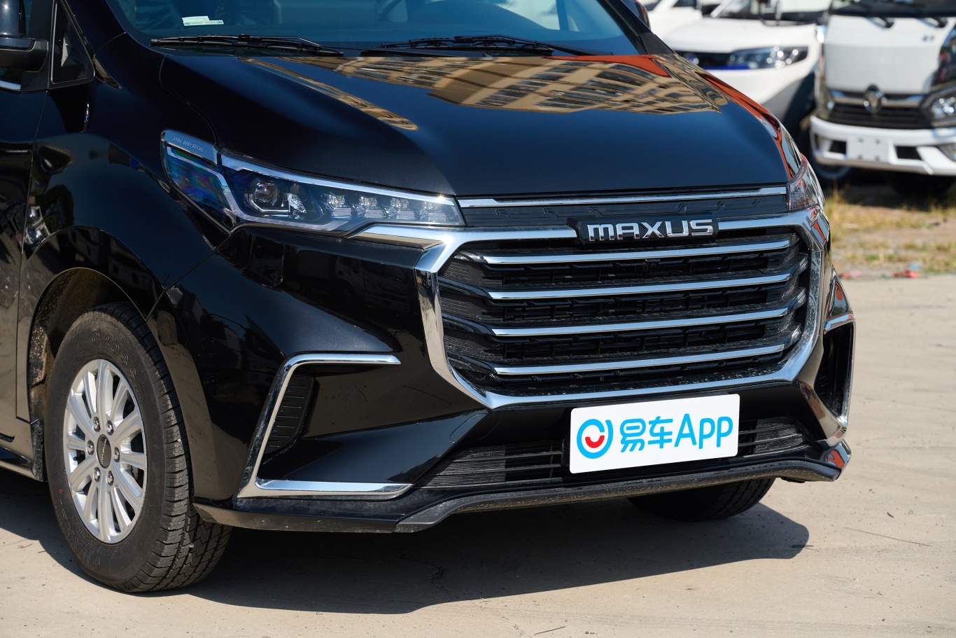 【大通G20改款 ES 2.0T 自动超值版 7座 汽油前格栅侧俯拍图片-汽车图片大全】-易车