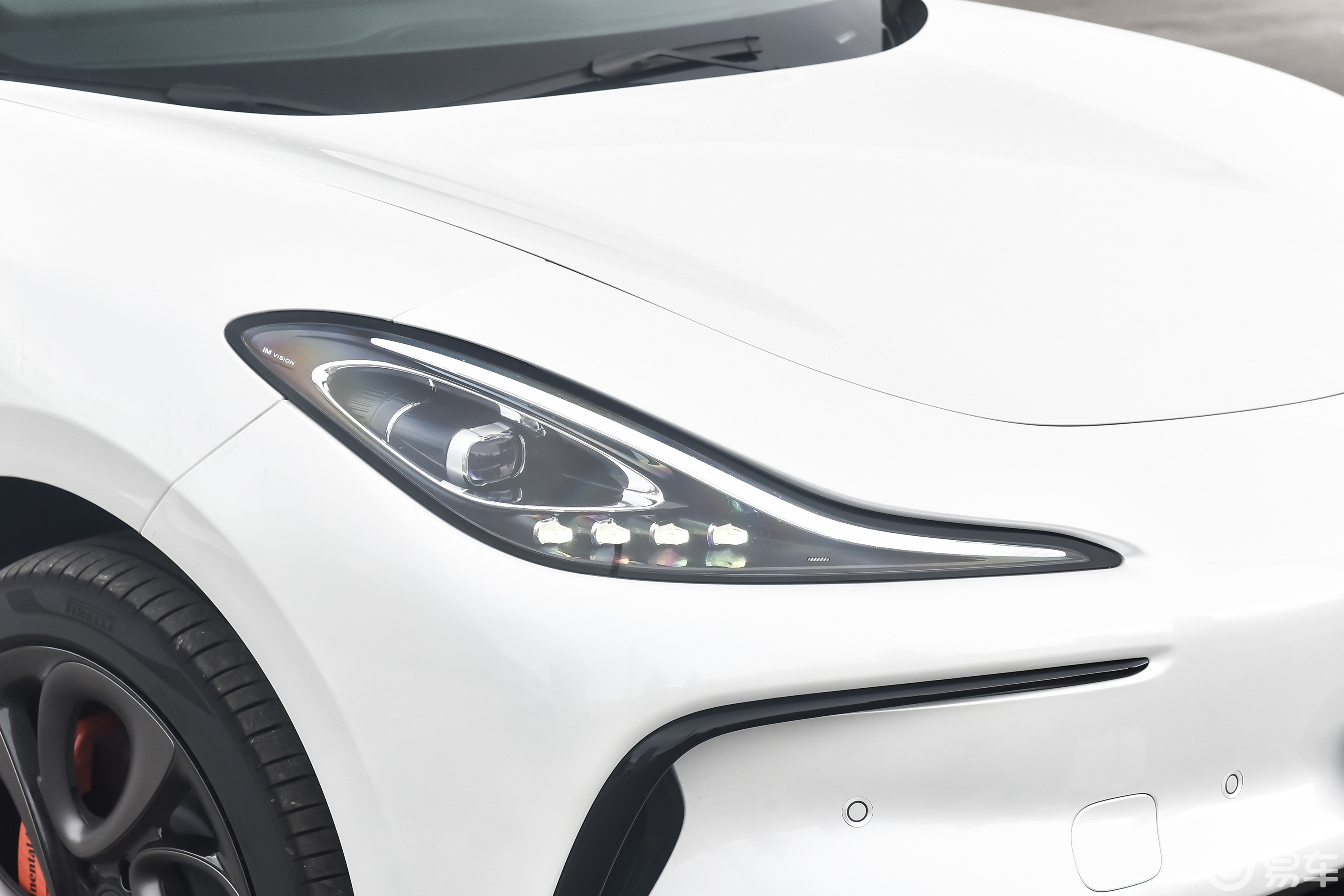 【智己LS6702km 四驱Max超强性能版大灯侧45度俯拍图片-汽车图片大全】-易车