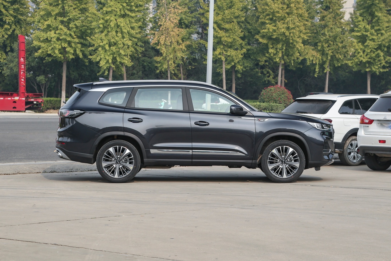 【瑞虎8 PLUS冠军版 290TGDI 豪享 7座正侧车头向右水平图片-汽车图片大全】-易车