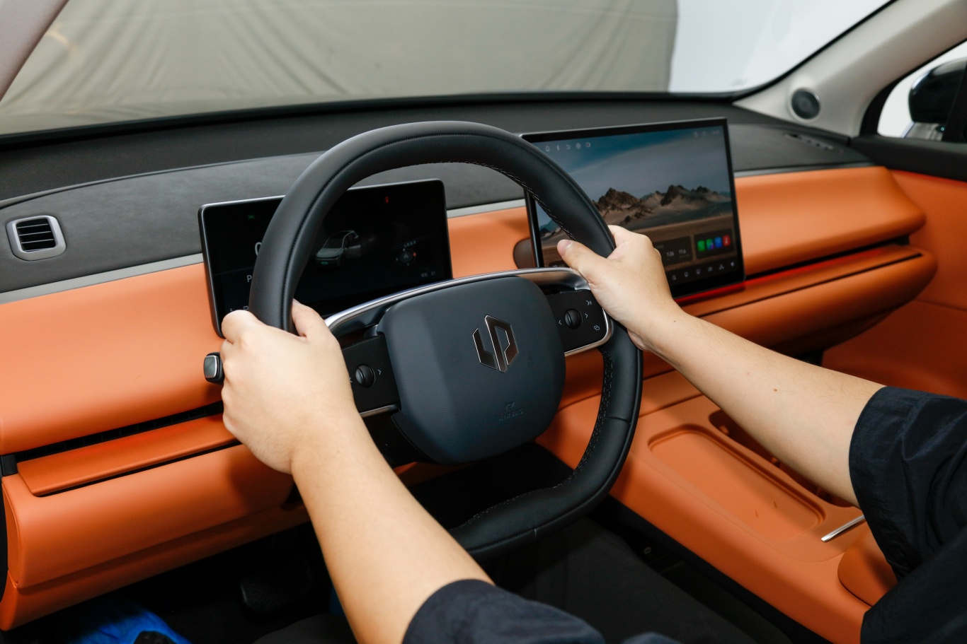 【零跑C10纯电版 530km 530激光雷达版主驾驶位图片-汽车图片大全】-易车