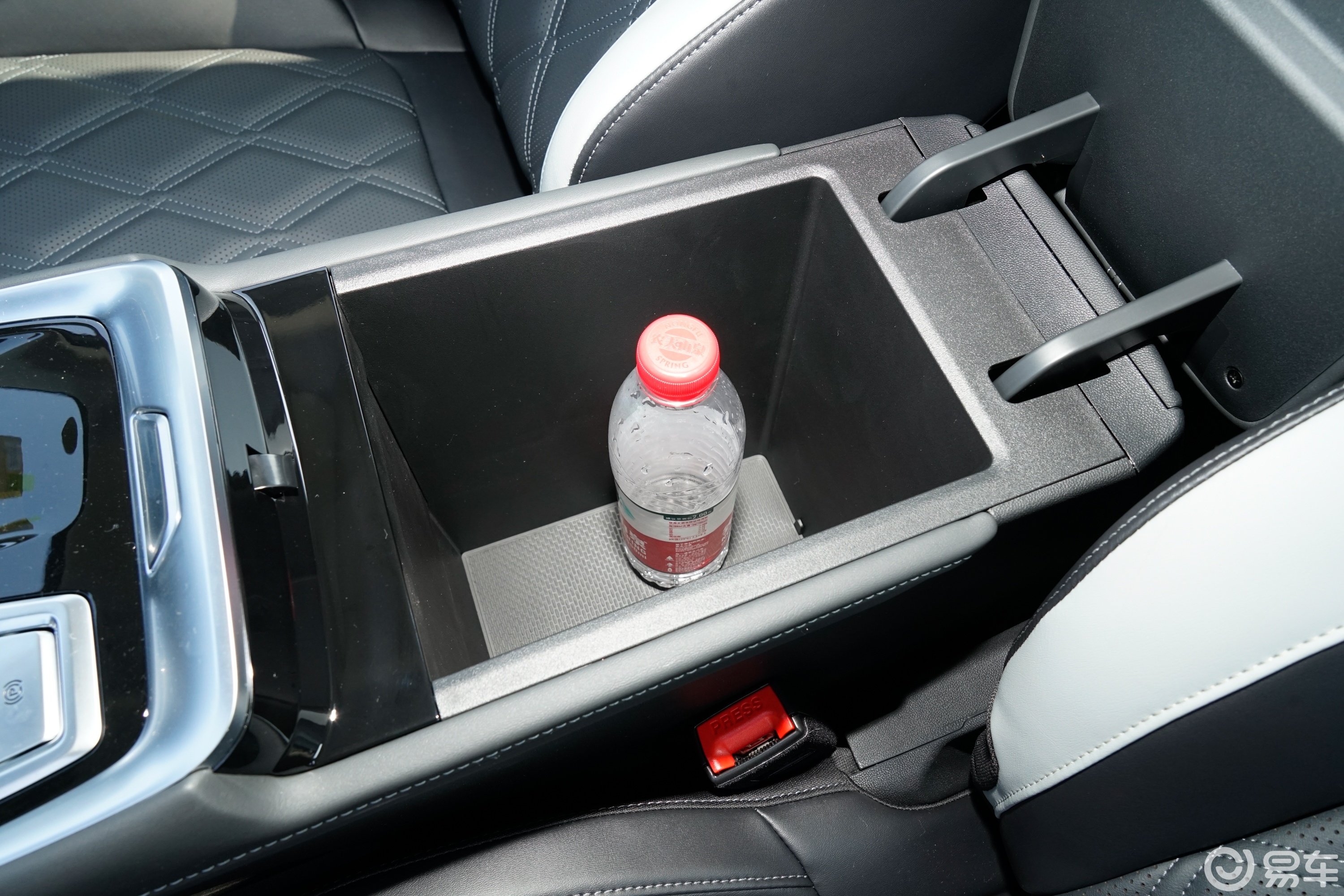 【长安启源Q051.5L 125km Pro前排扶手箱储物格图片-汽车图片大全】-易车