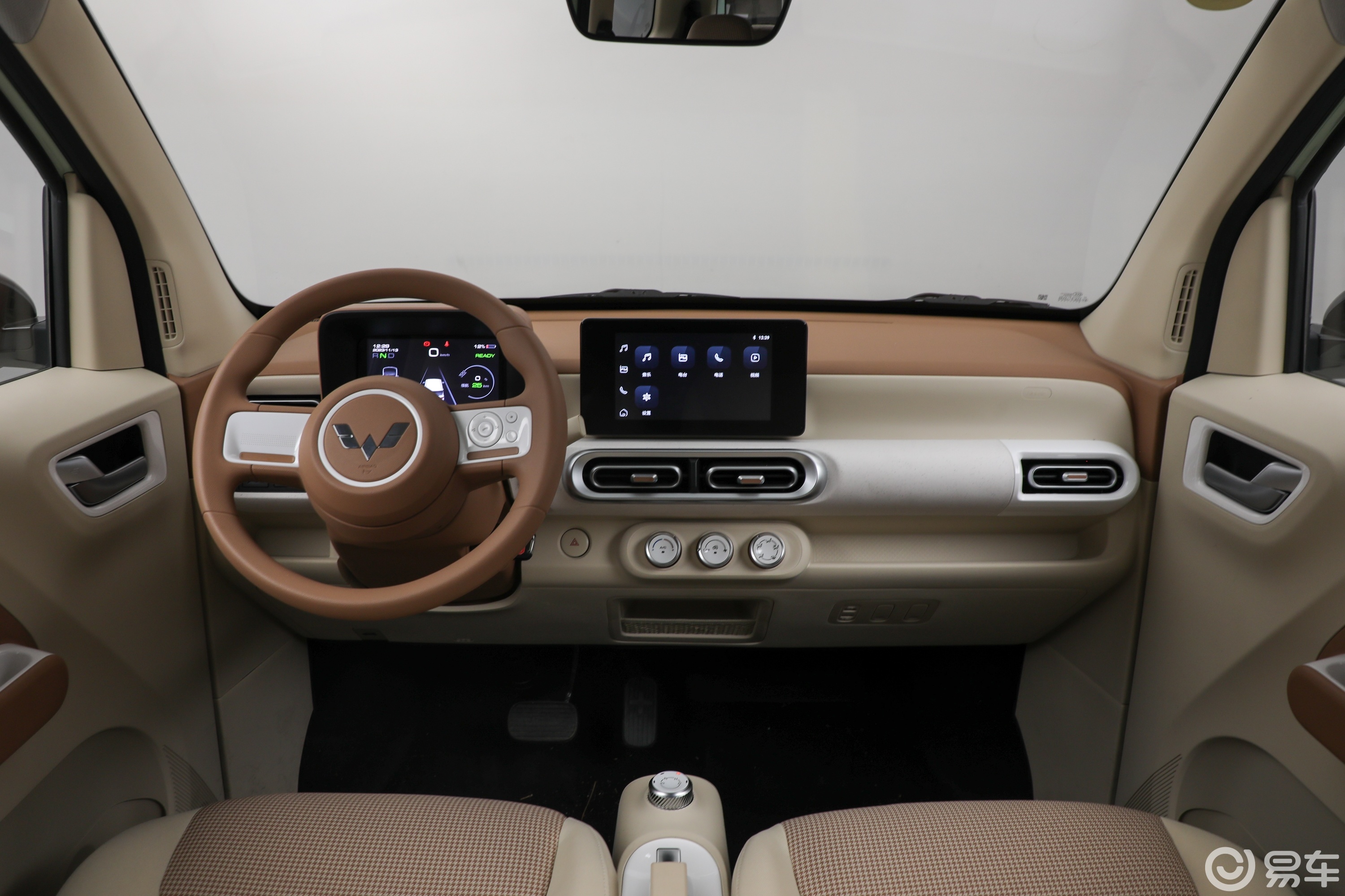 【宏光MINIEV马卡龙 215km 磷酸铁锂内饰全景正拍图片-汽车图片大全】-易车