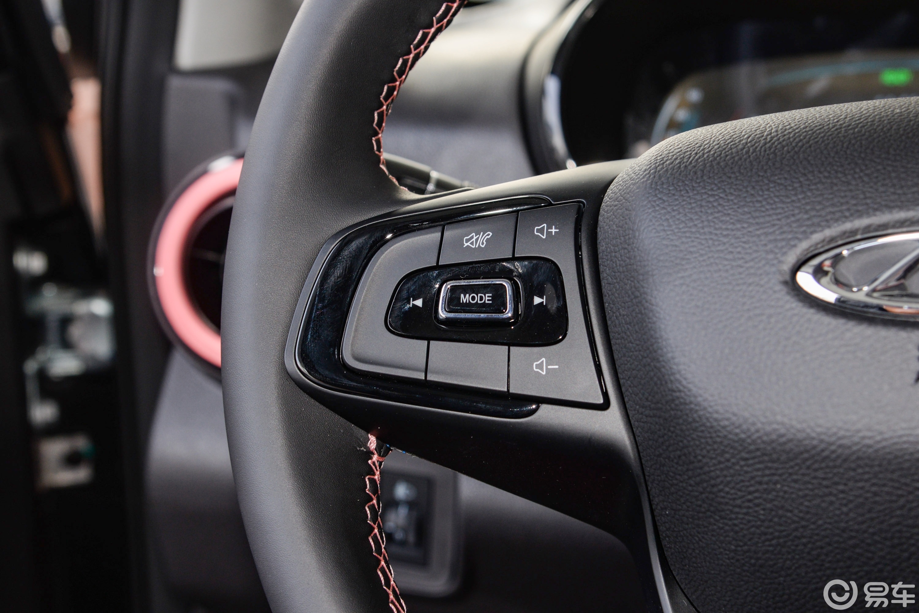 【小蚂蚁251km 真爱版左侧方向盘功能按键图片-汽车图片大全】-易车