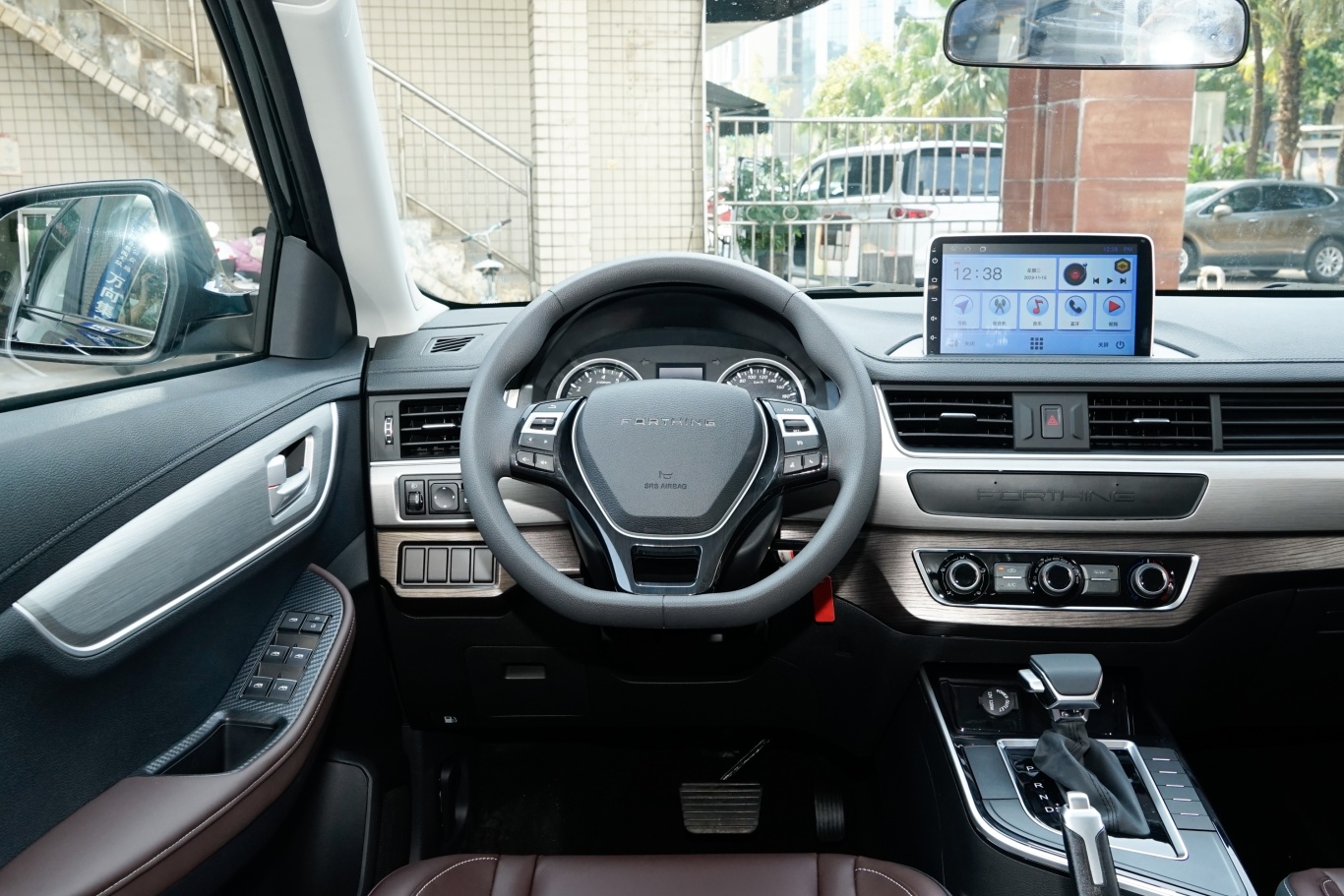 【风行T5盛世款 1.6L CVT追梦版 5座驾驶位区域图片-汽车图片大全】-易车