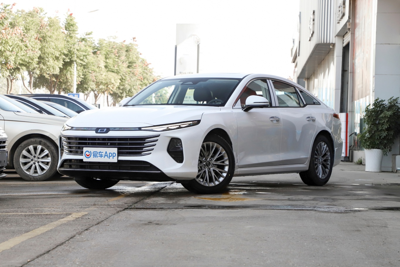 【奔腾B70第四代 2.0T 领御型侧前45度车头向左水平图片-汽车图片大全】-易车